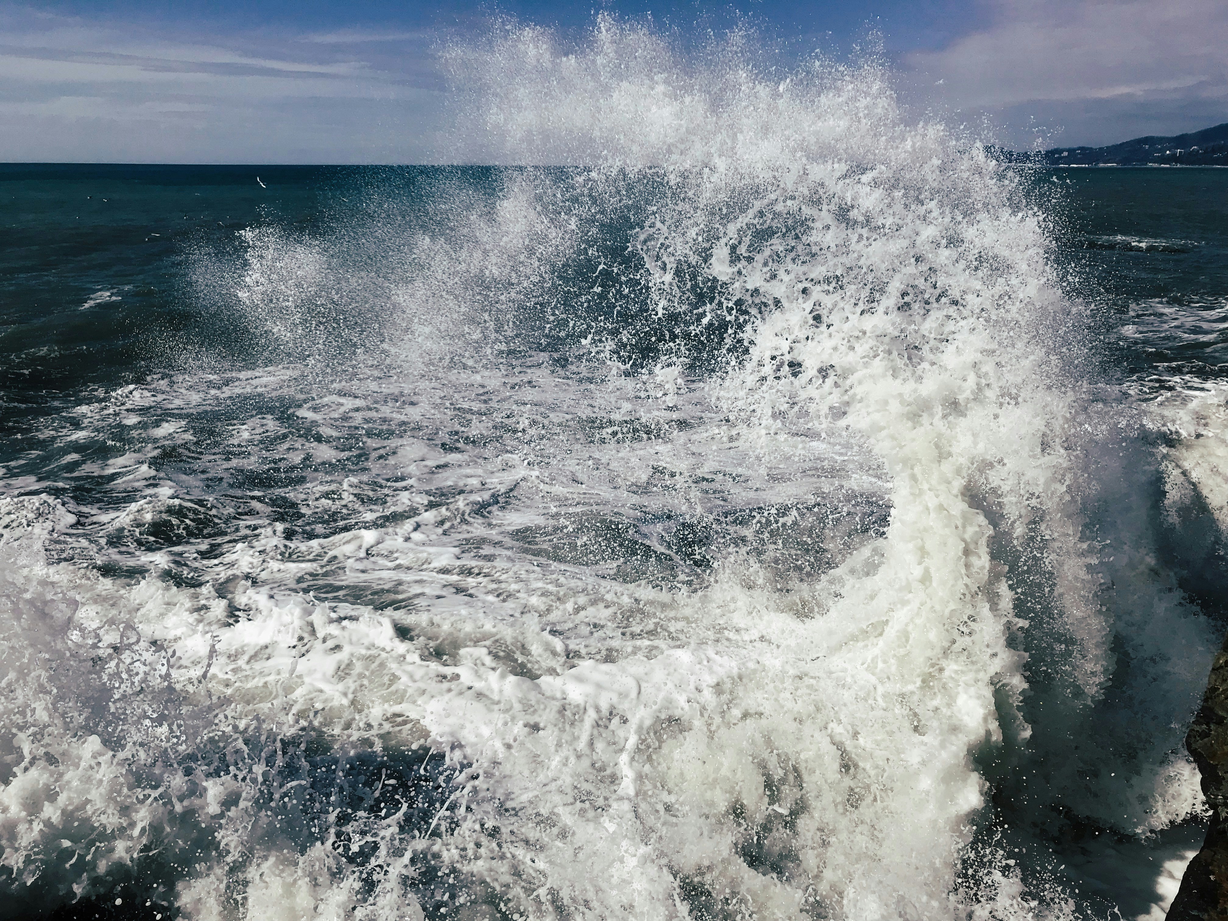 Spiral Crest: Ocean Spray Frozen in Time