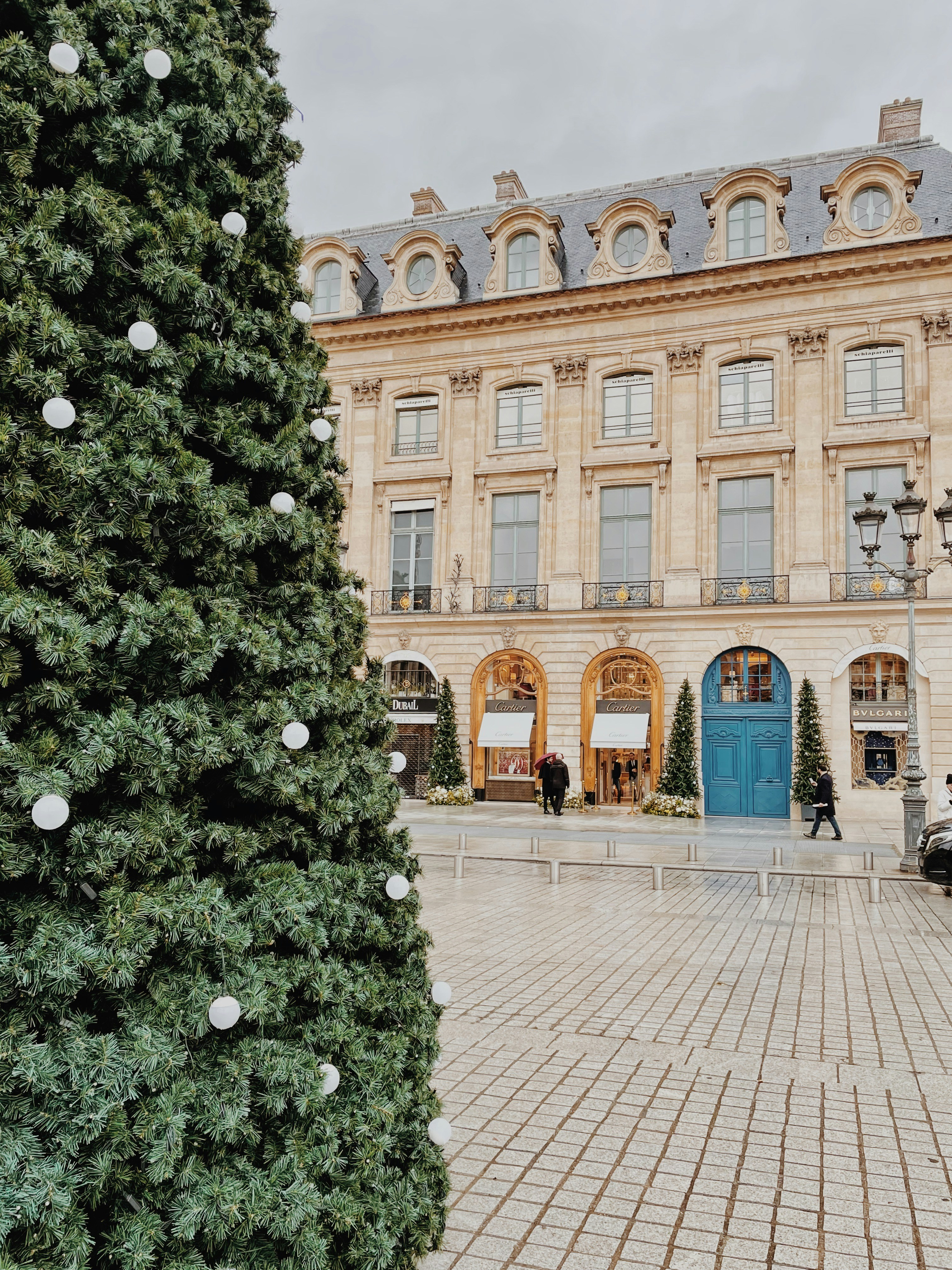 Christmassy decor in Paris