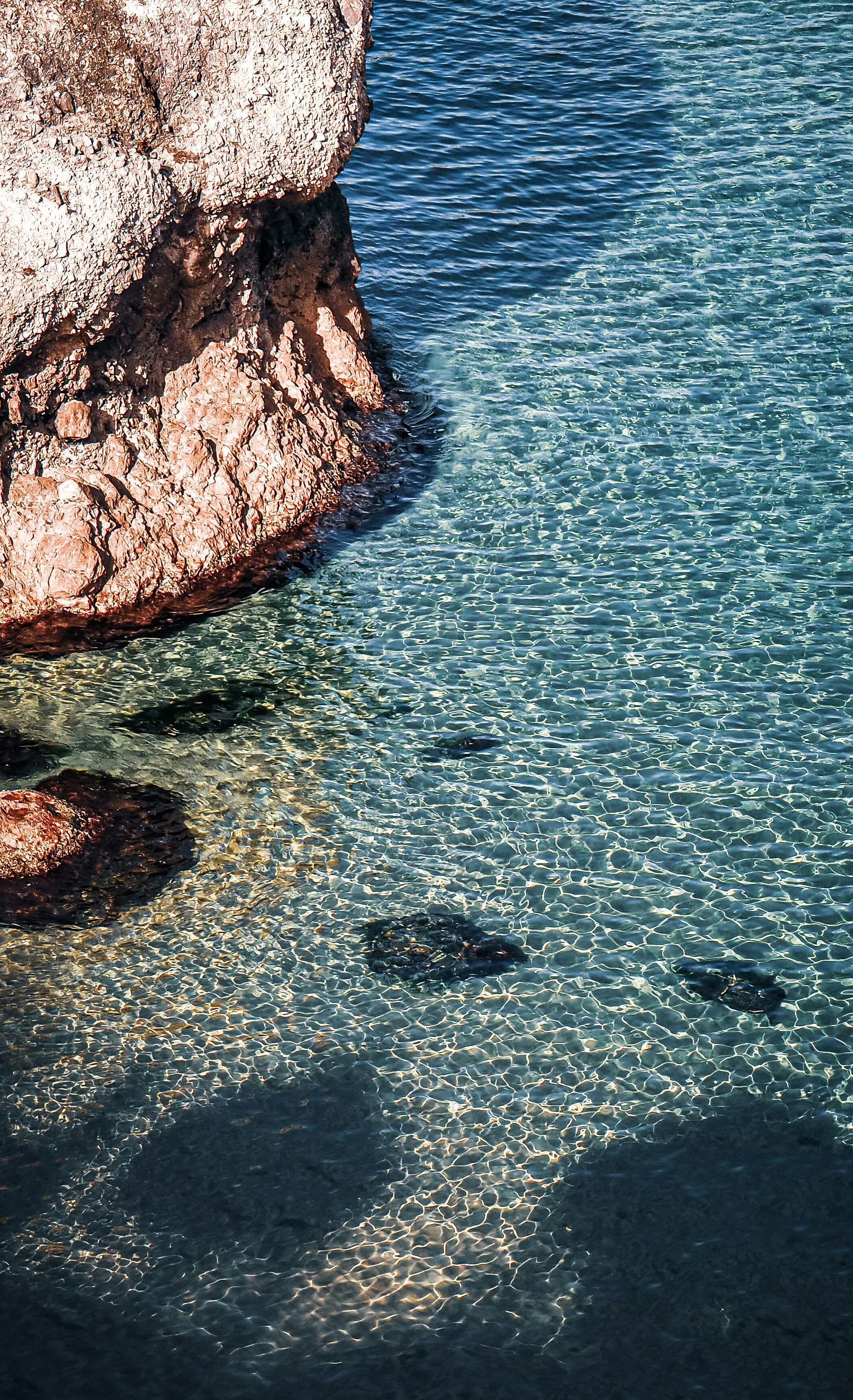 A rock in the water photo – Free Ağlayankaya plajı Image on Unsplash