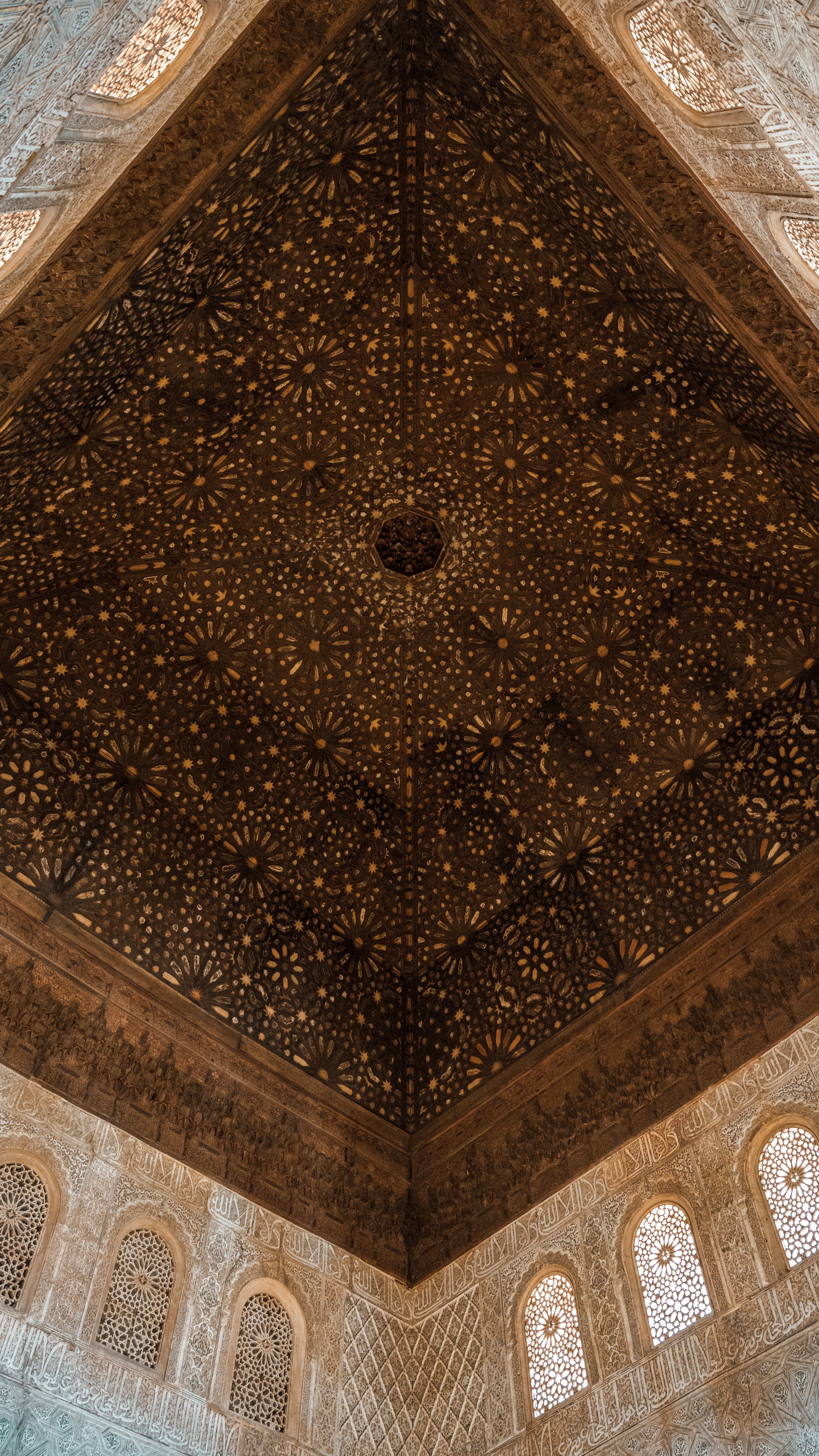Un plafond avec de nombreuses arches photo – Photo Espagne Gratuite sur Unsplash