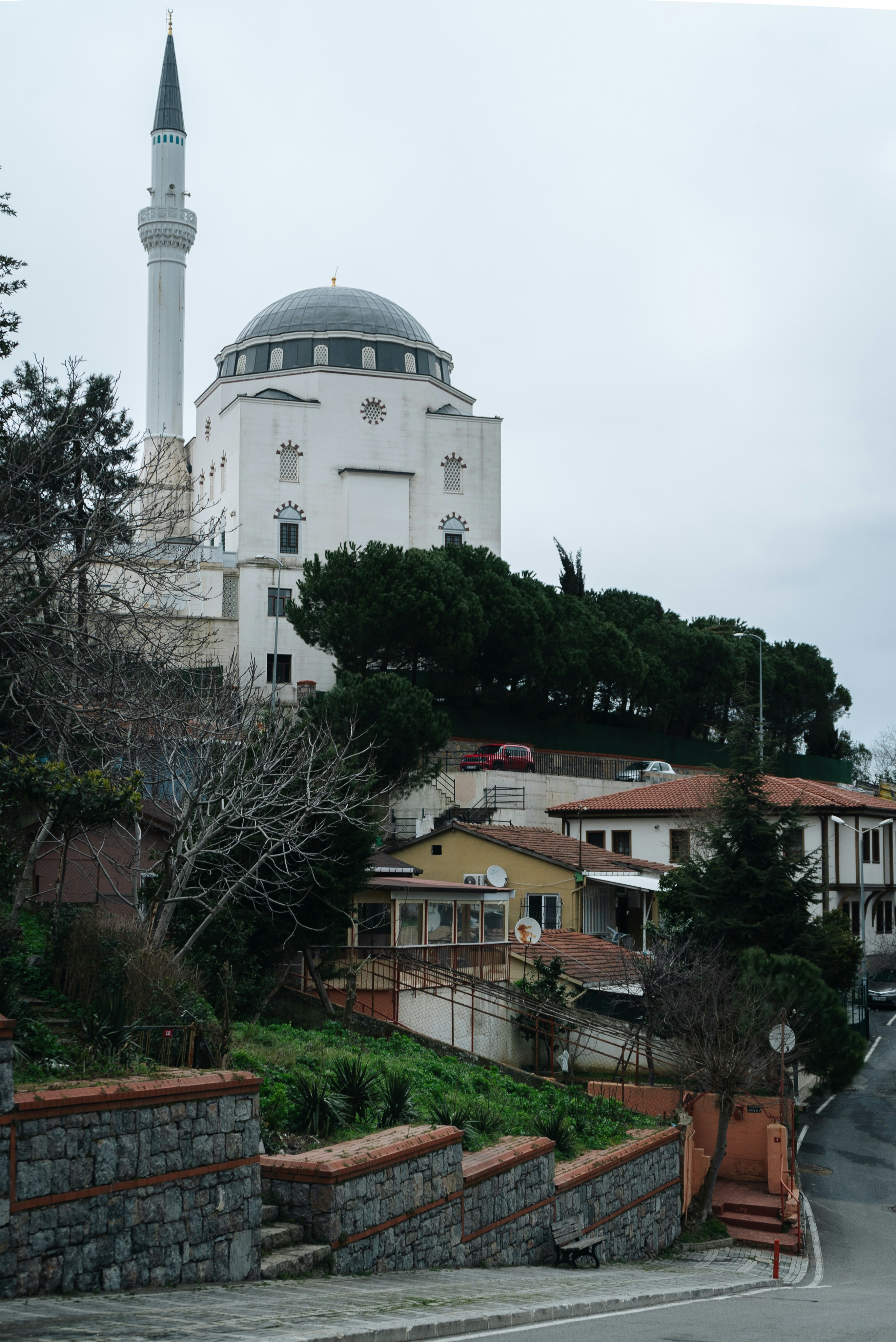 White Mosque on the Hilltop: Dome, Minaret, and a Quiet Terrace of Homes