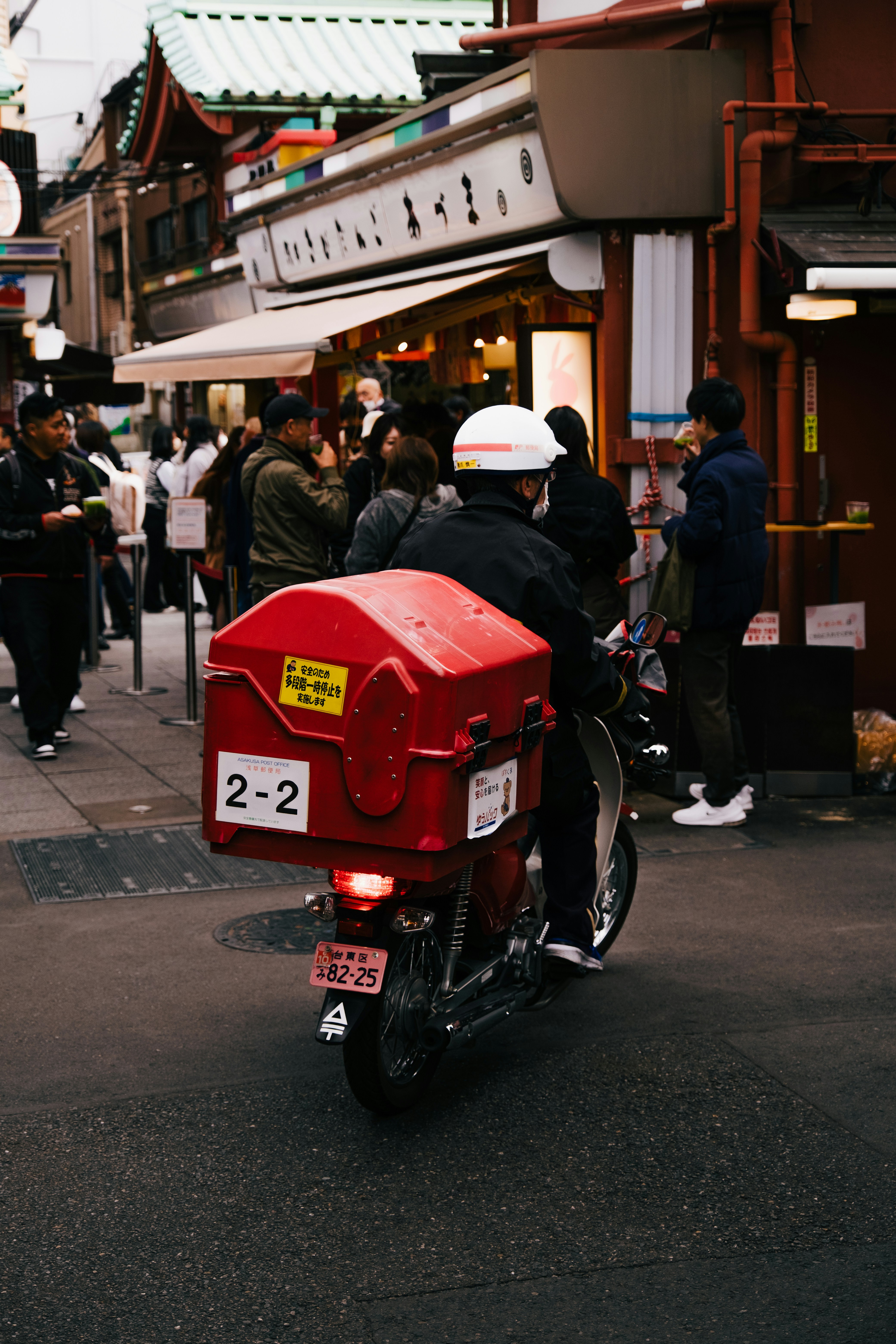 A person on a motorcycle carrying a cooler photo – Free Japan Image on ...