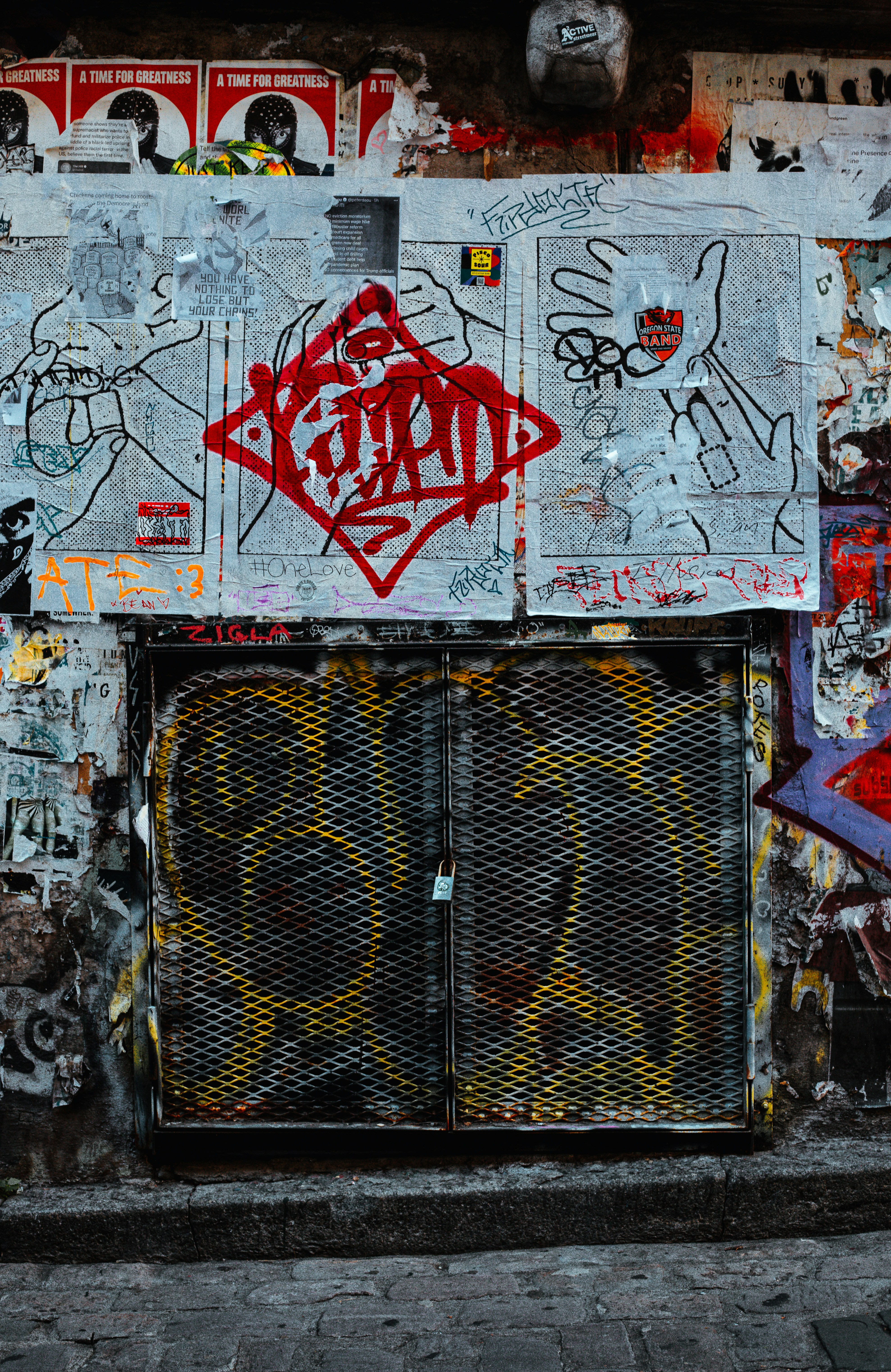 A gate with graffiti on it photo – Free Graffiti Image on Unsplash