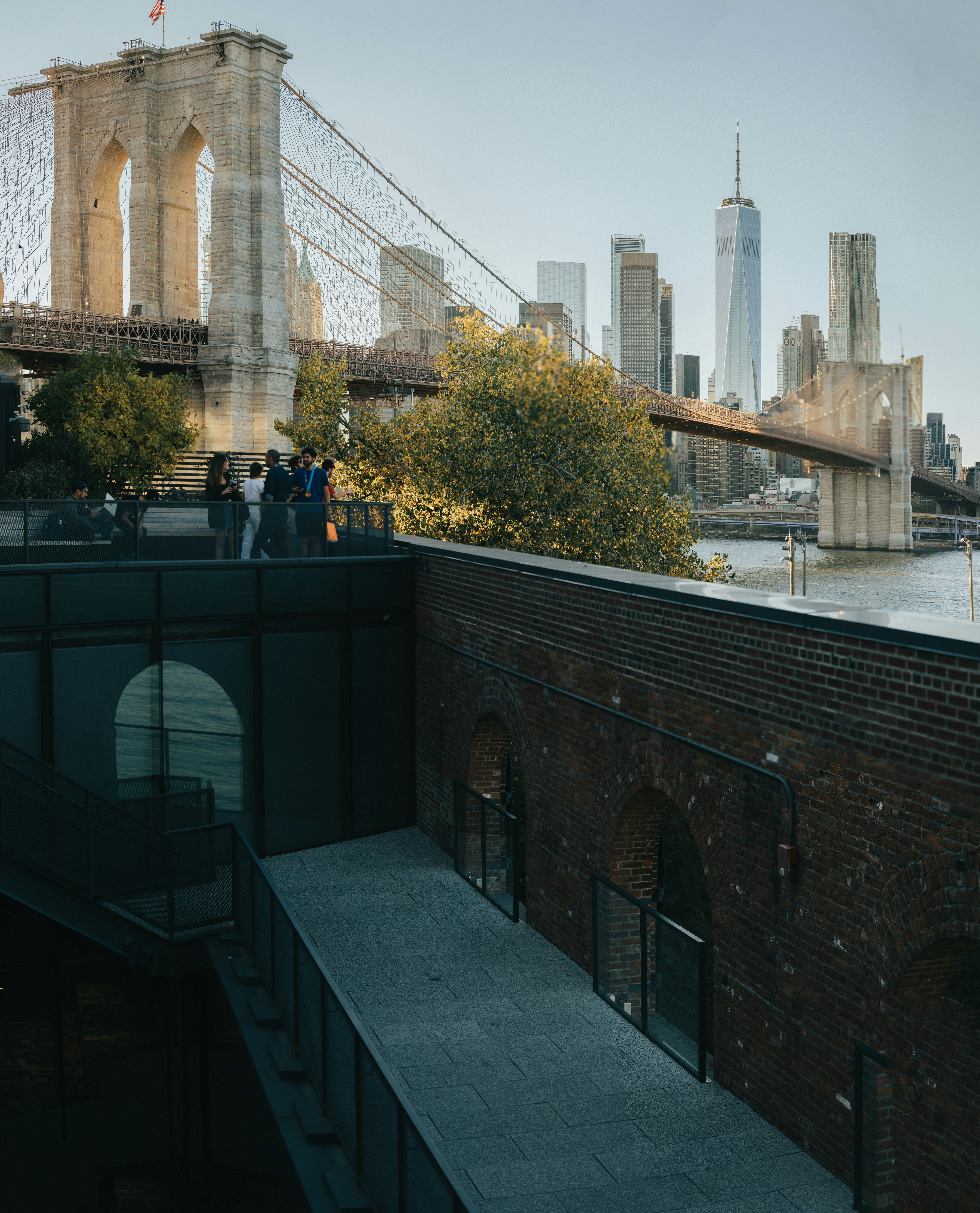 A group of people on a bridge photo – Free Ee. uu. Image on Unsplash