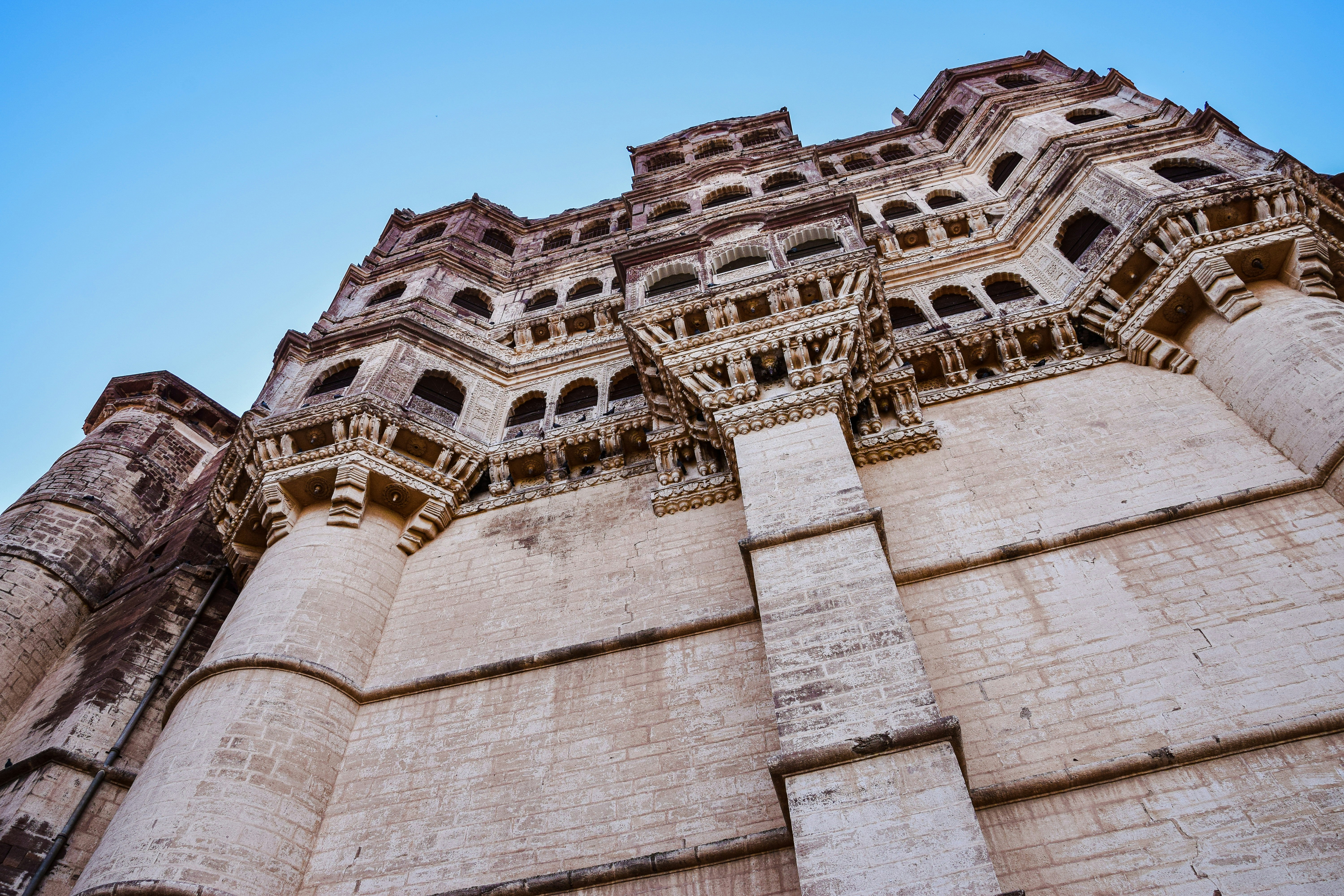 A large stone building photo – Free Travel Image on Unsplash