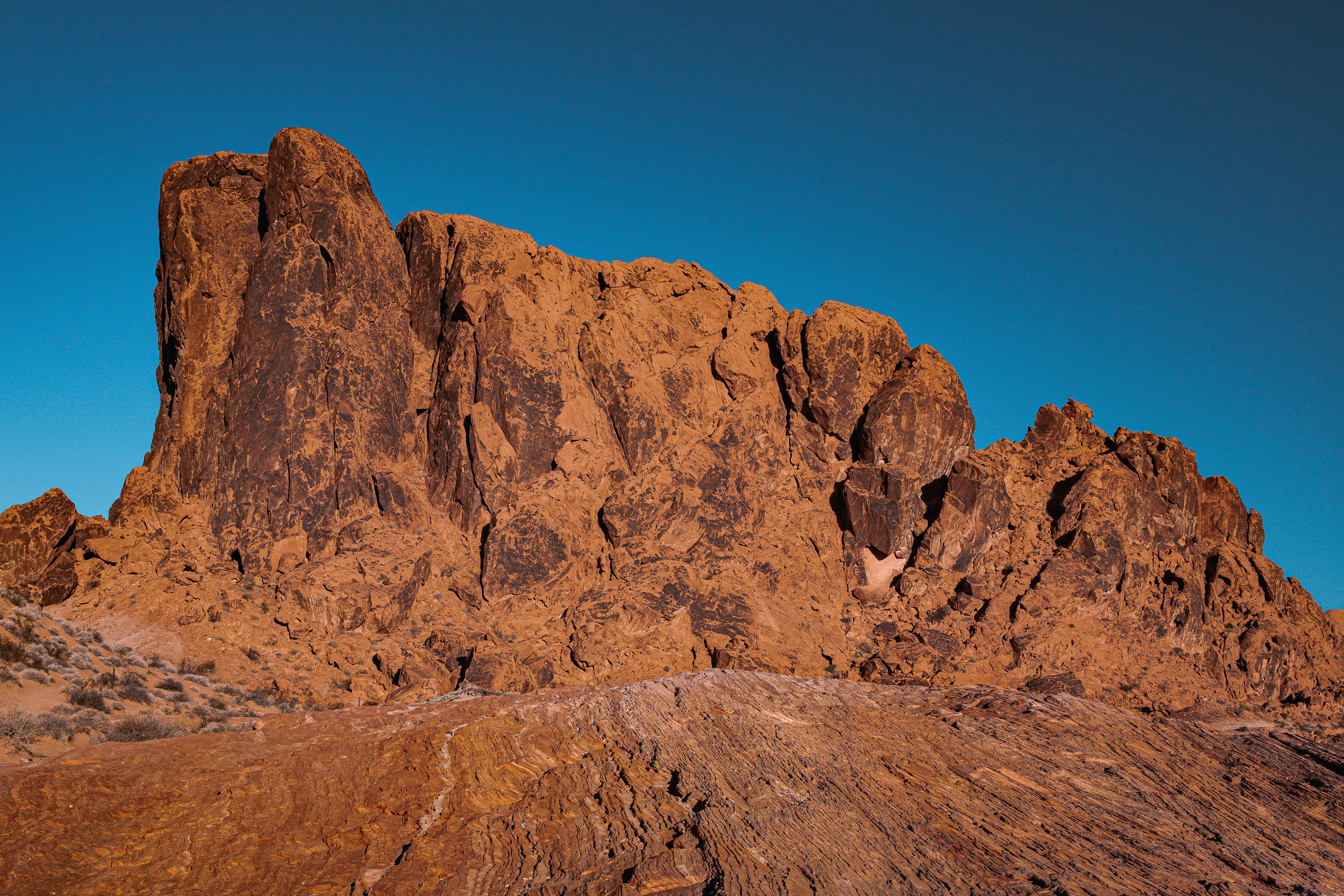 青い空の岩山の写真 – Unsplashの米国の無料画像