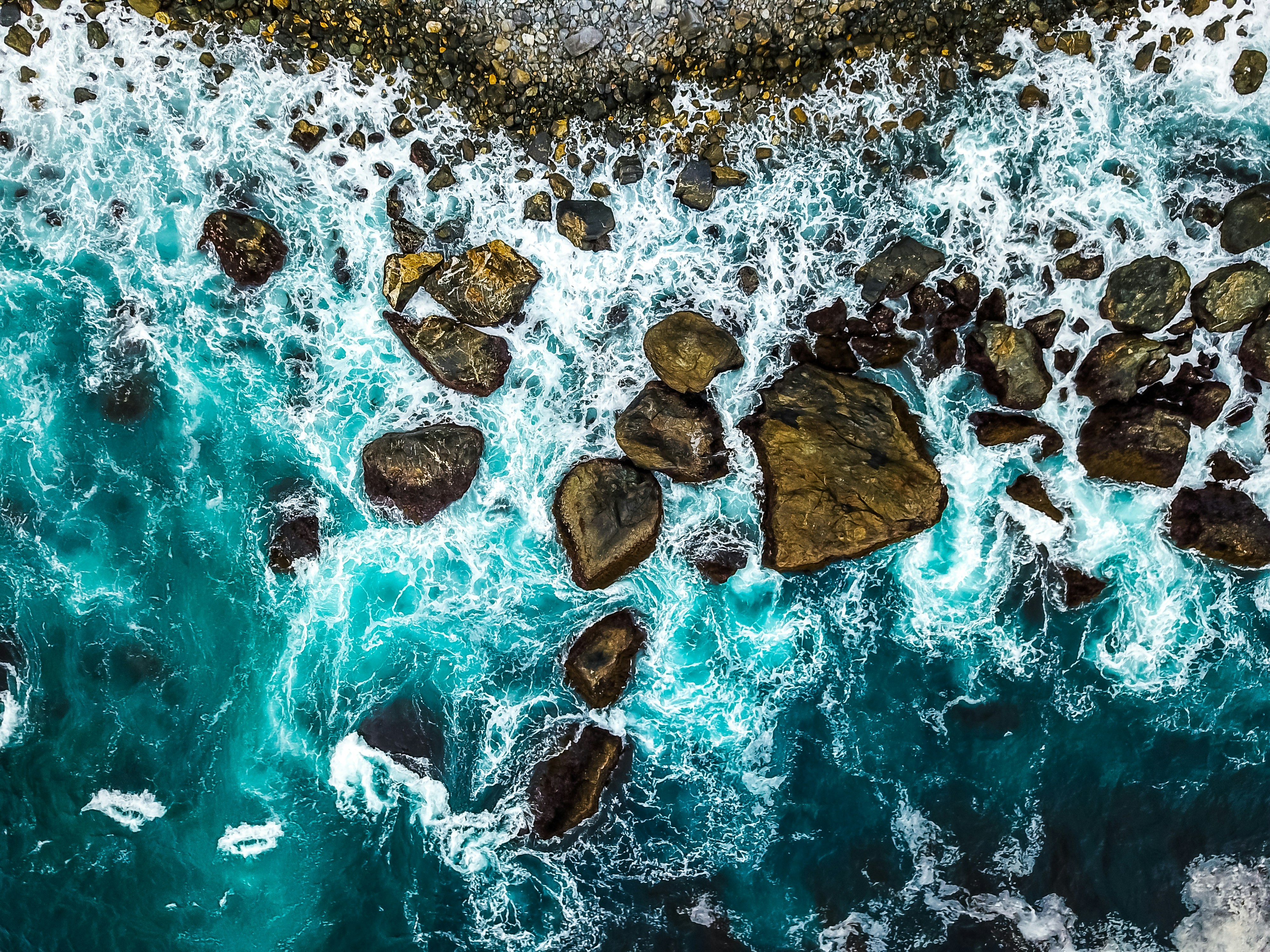 Rocks in the water photo – Free Catalina island Image on Unsplash