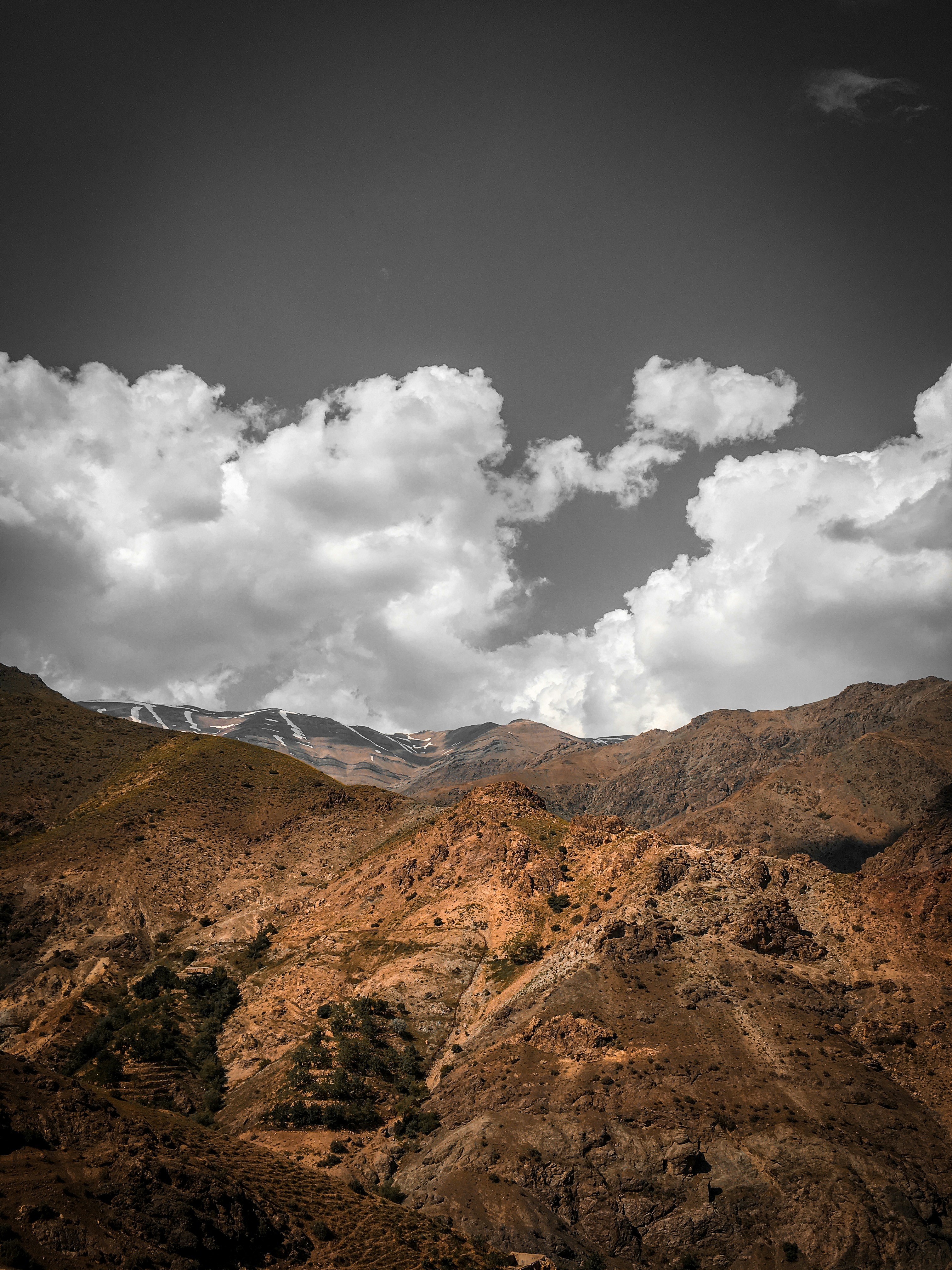 Cloud-veiled Ridges: A Monochrome Panorama of an Arid Range