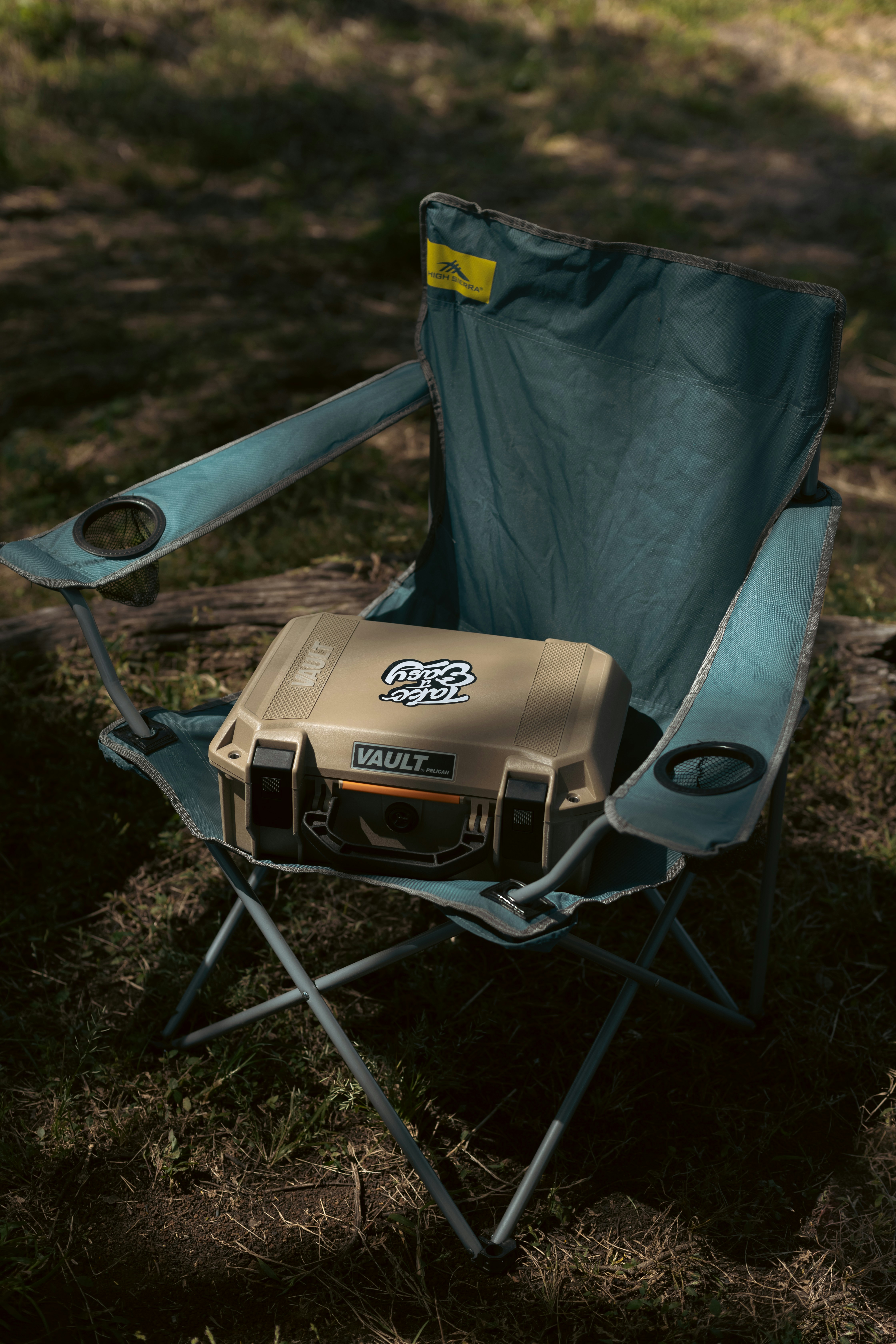 A chair with a toaster on it photo – Free El salvador Image on Unsplash