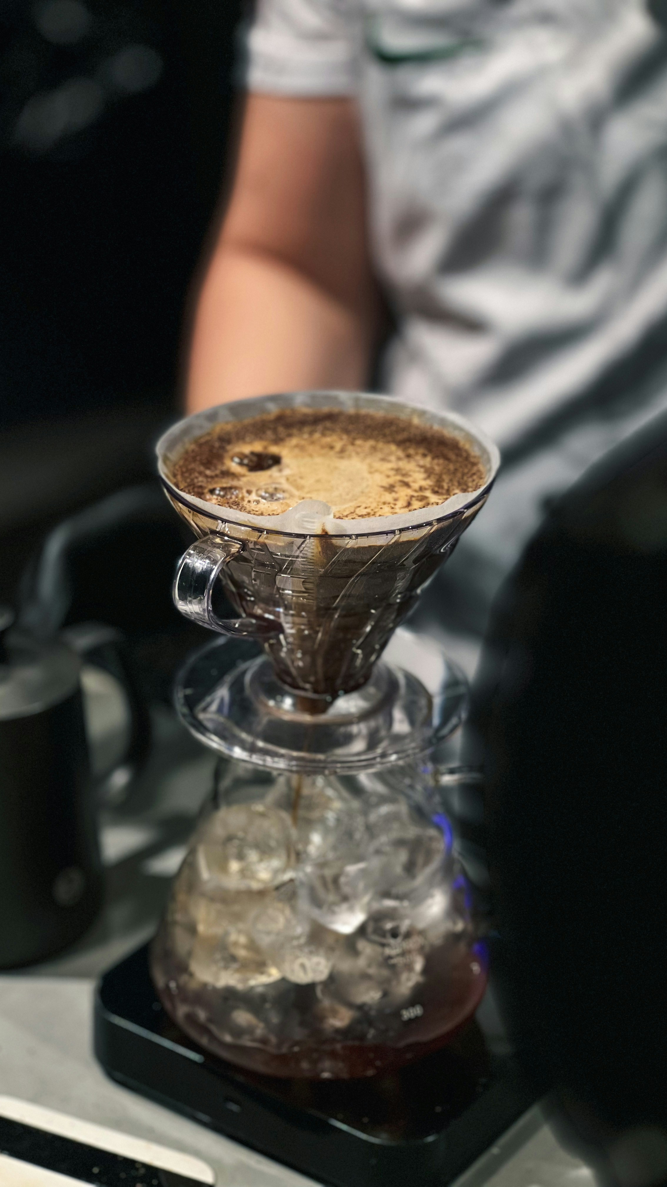 Un bocal en verre avec une substance brune photo – Photo Aliments ...