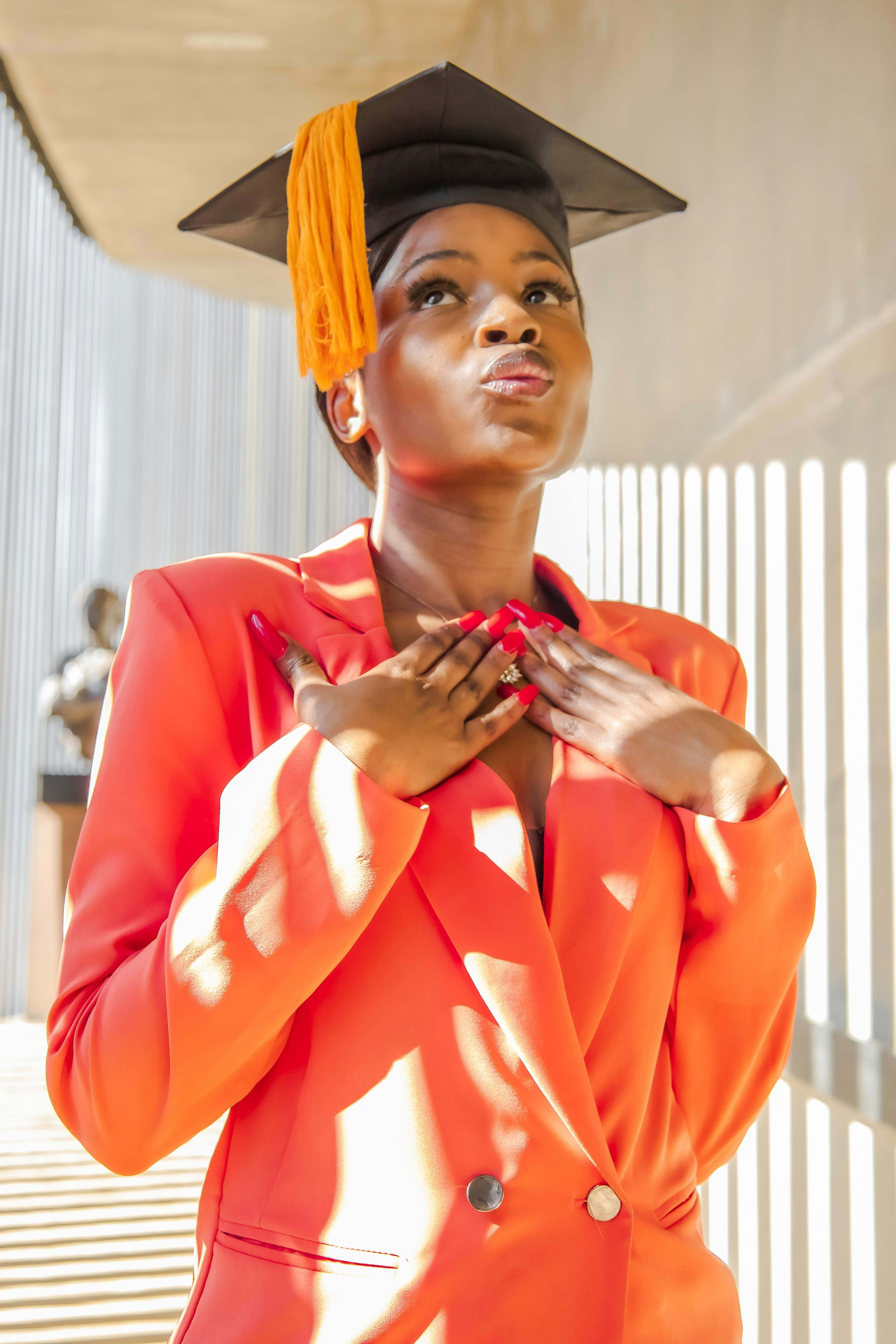 Une personne en robe de graduation photo – Photo Rosebank Gratuite sur ...