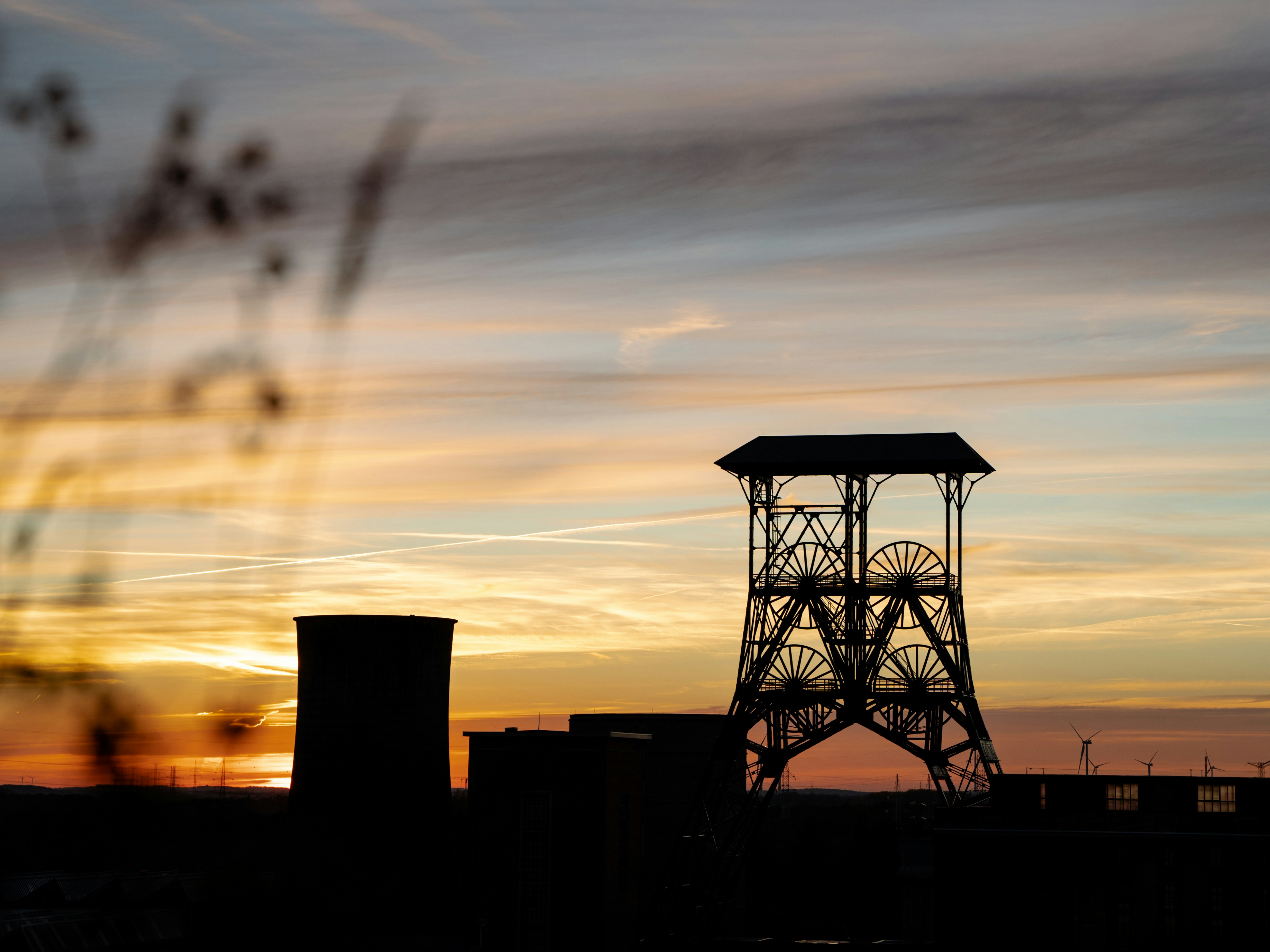 Dusk at the Iron Lattice: Silhouette of a Headframe Against a Gradient Sky