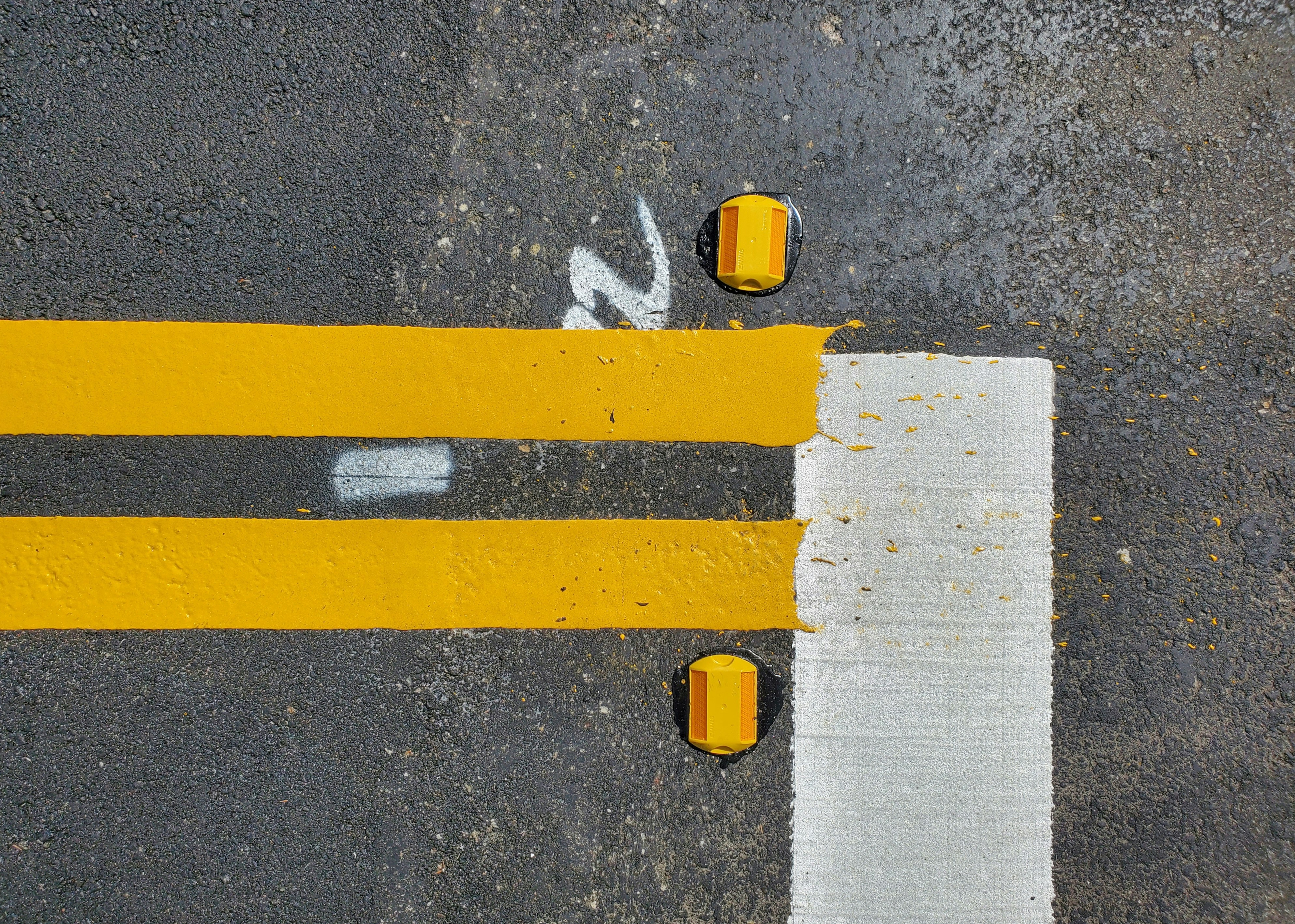 A yellow line on a road photo – Free Road Image on Unsplash