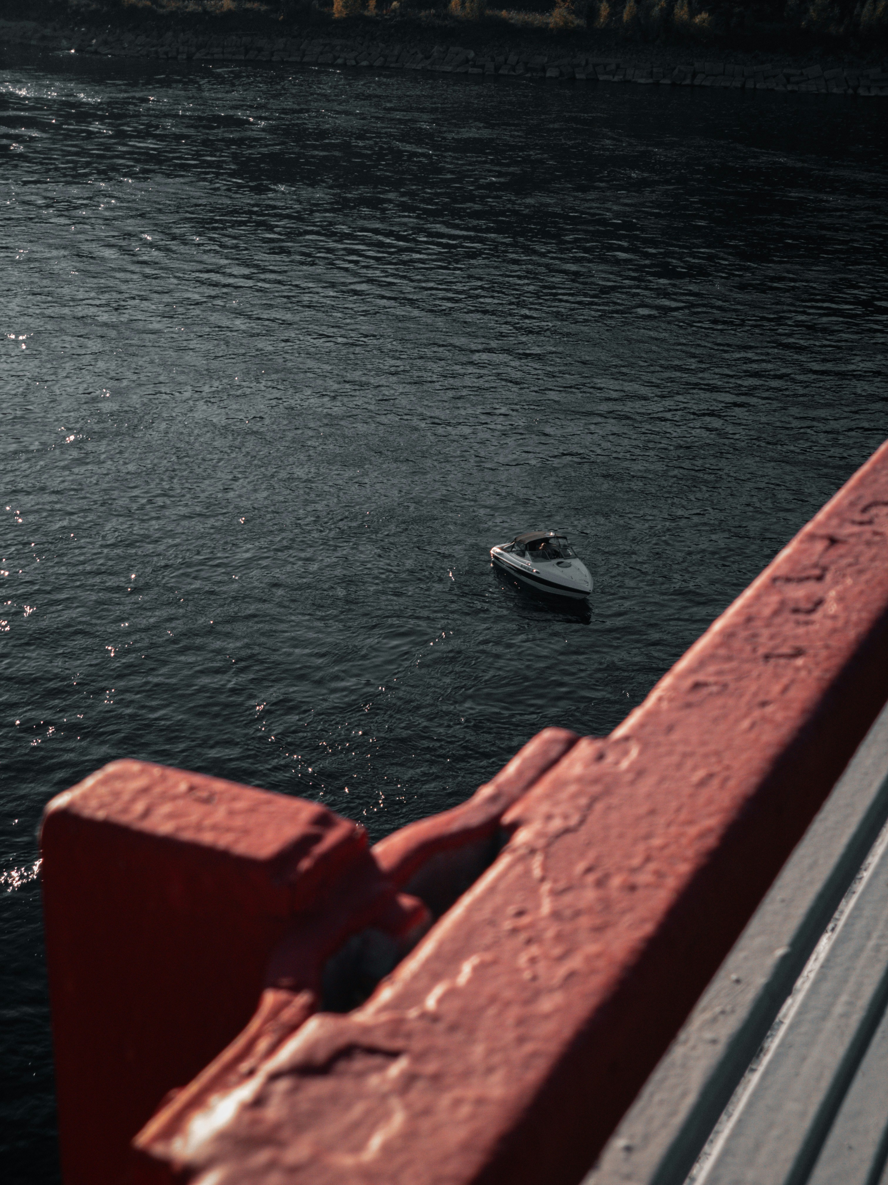 A boat in the water photo – Free Boat Image on Unsplash