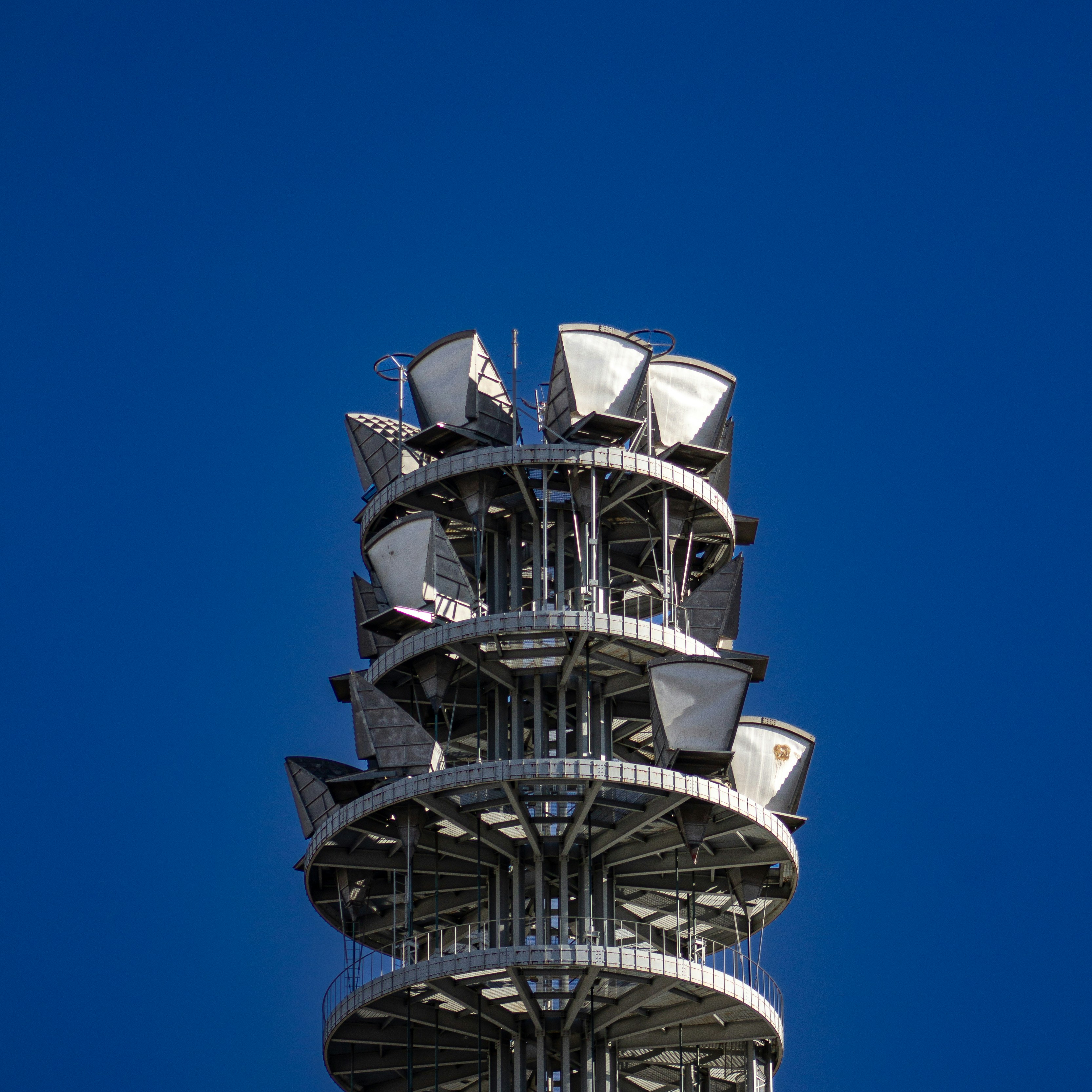 A tall metal tower photo – Free Archicture Image on Unsplash