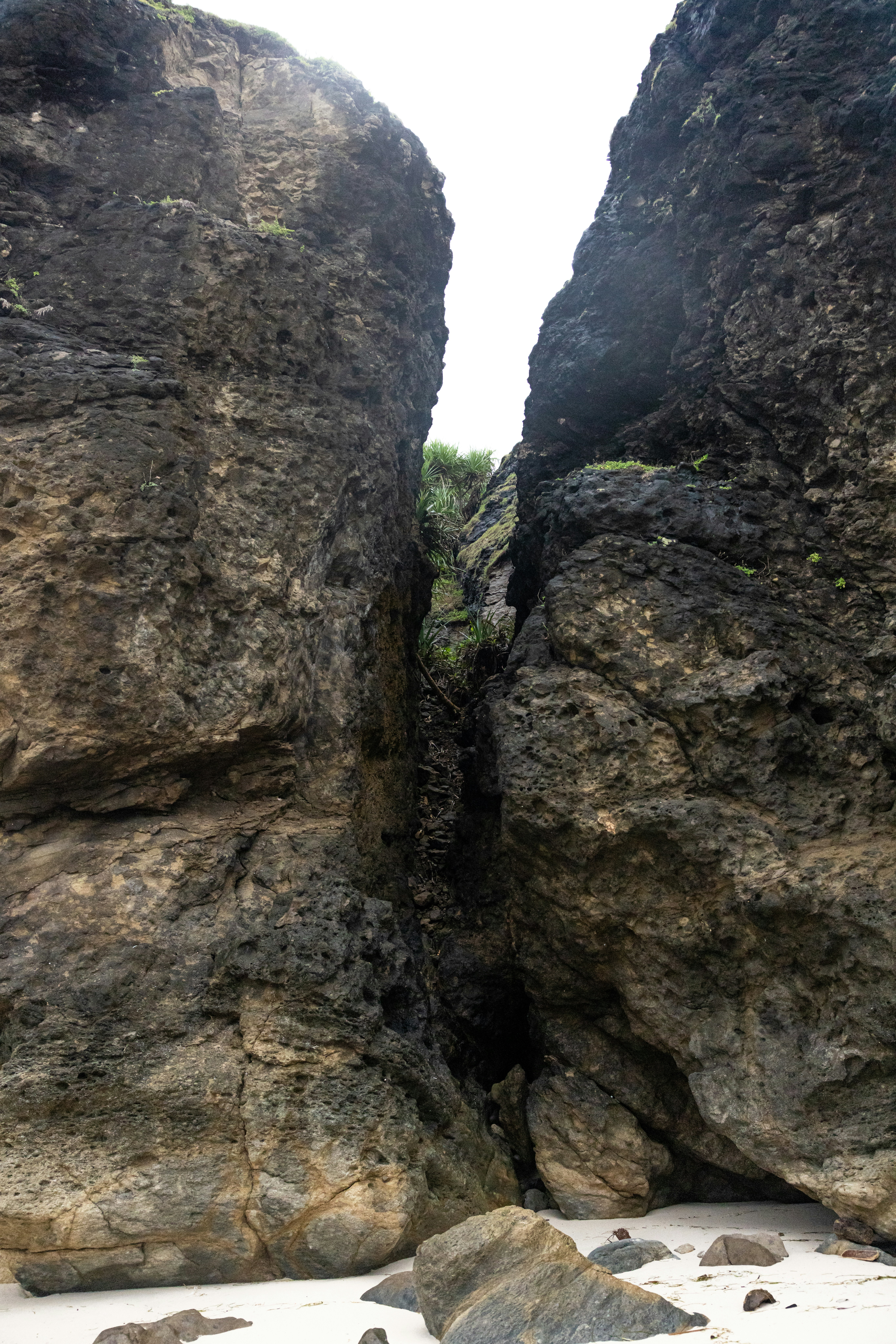 A rocky cliff side photo – Free Sea Image on Unsplash