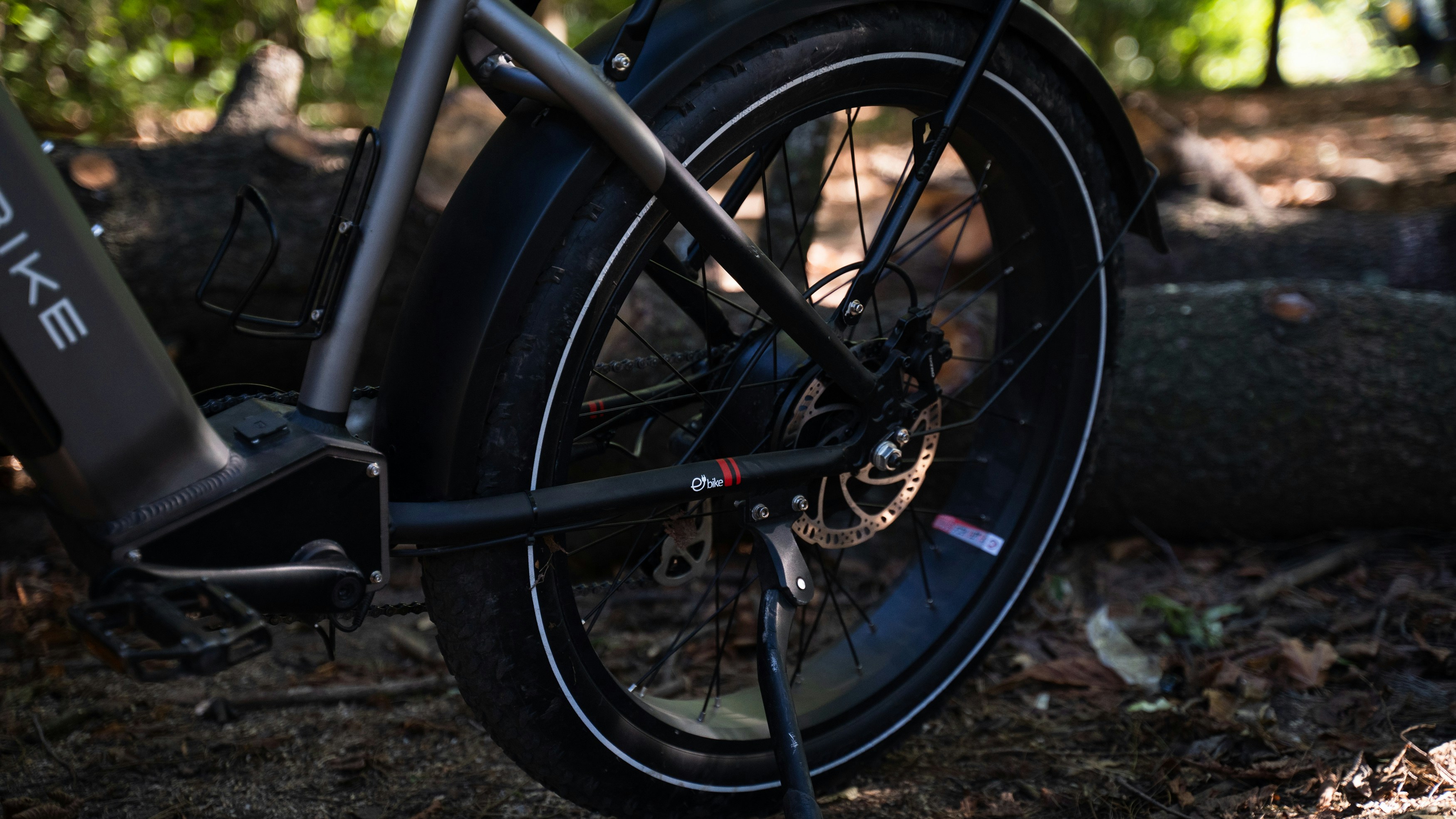 A bicycle tire on a bike photo – Free Ebike Image on Unsplash