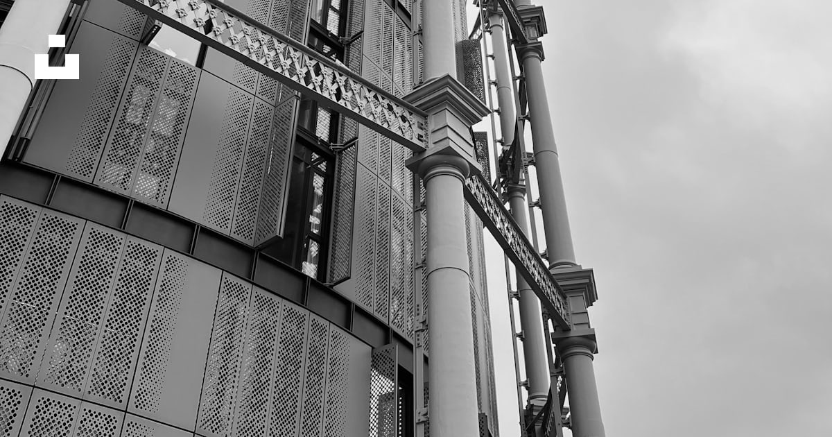 Foto Un Edificio Alto Con Una Torre Imagen Londres Gratis En Unsplash