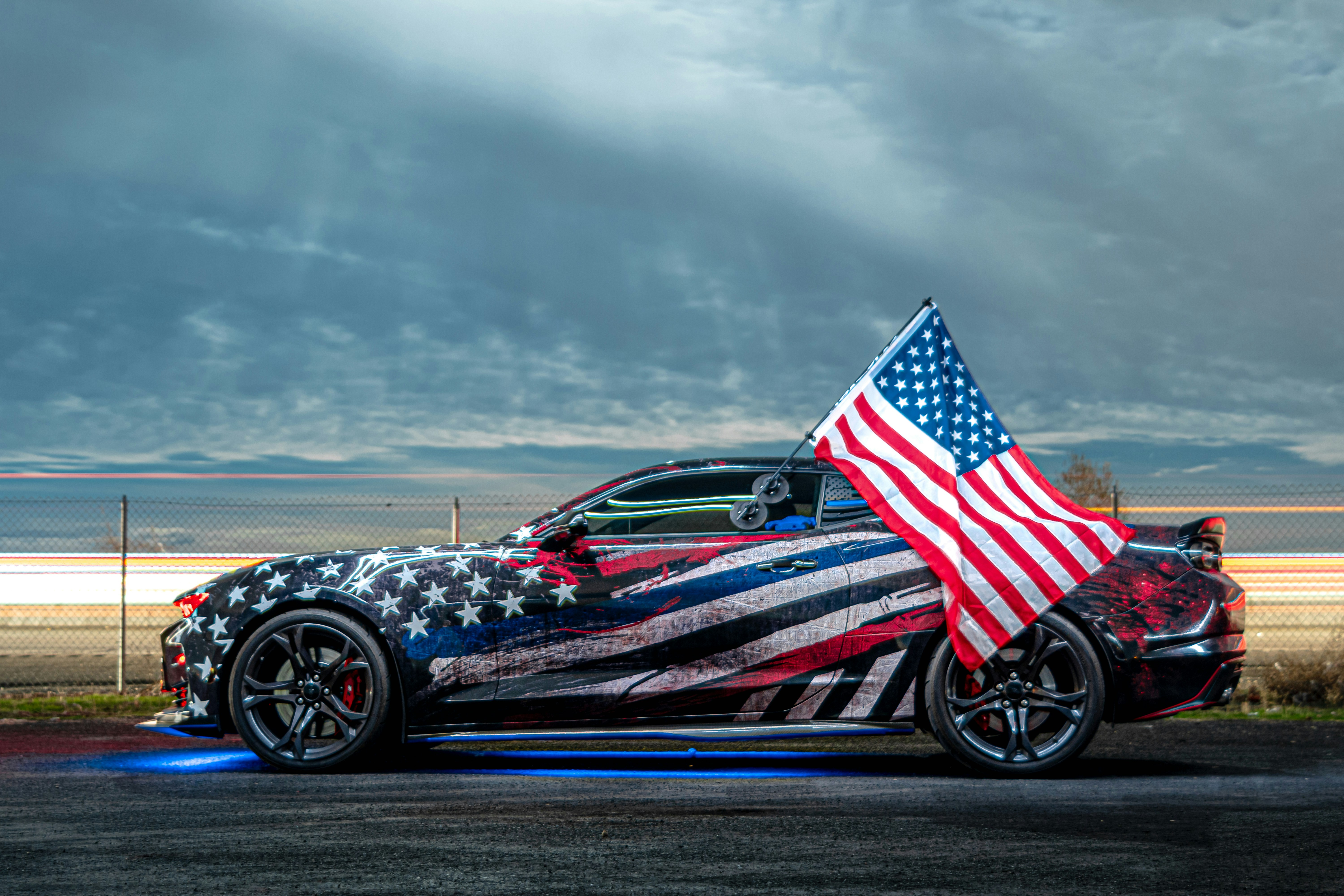 A car with a flag on the hood photo – Free Wheel Image on Unsplash