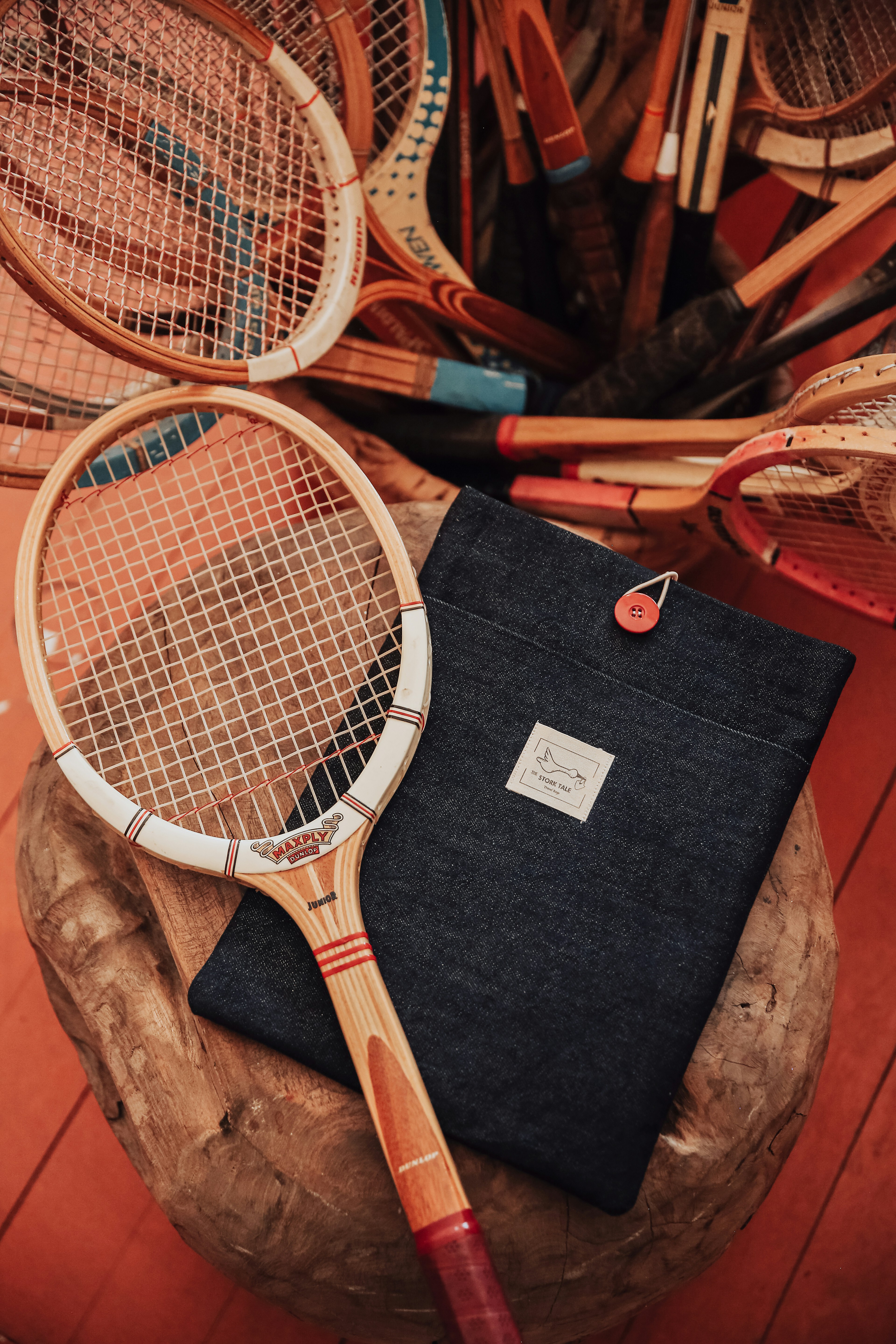 A tennis racket and a bag photo – Free Turkey Image on Unsplash