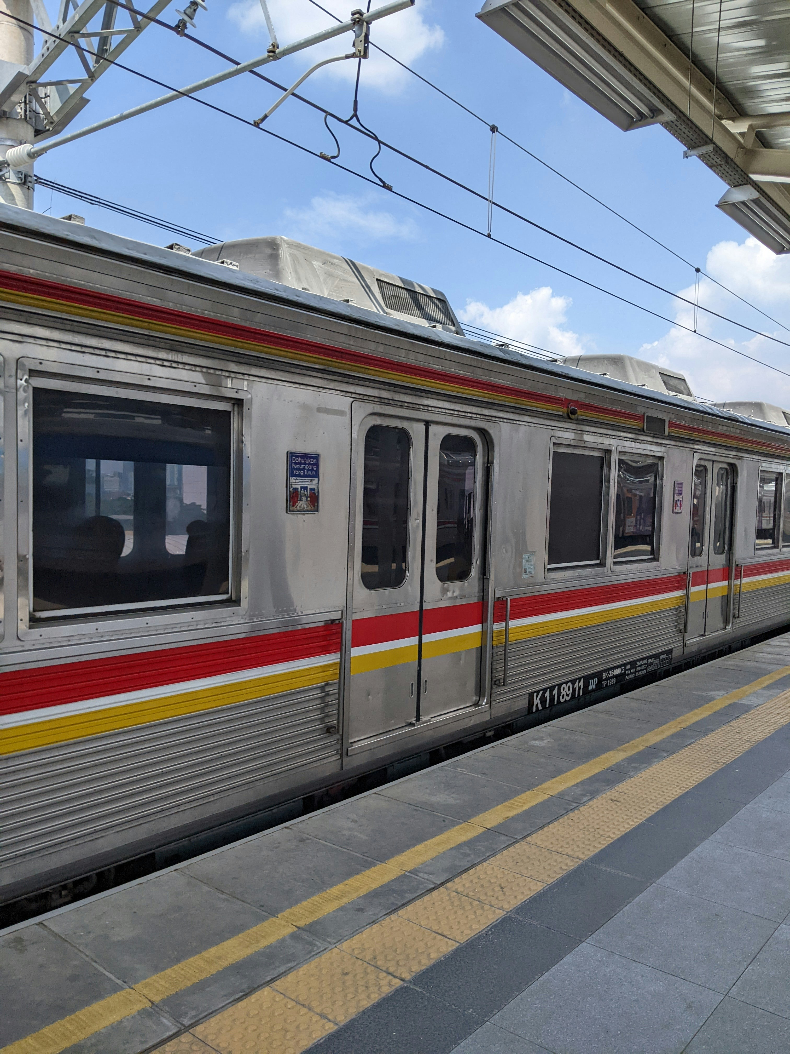 Metro Silver: A Train at Platform Edge