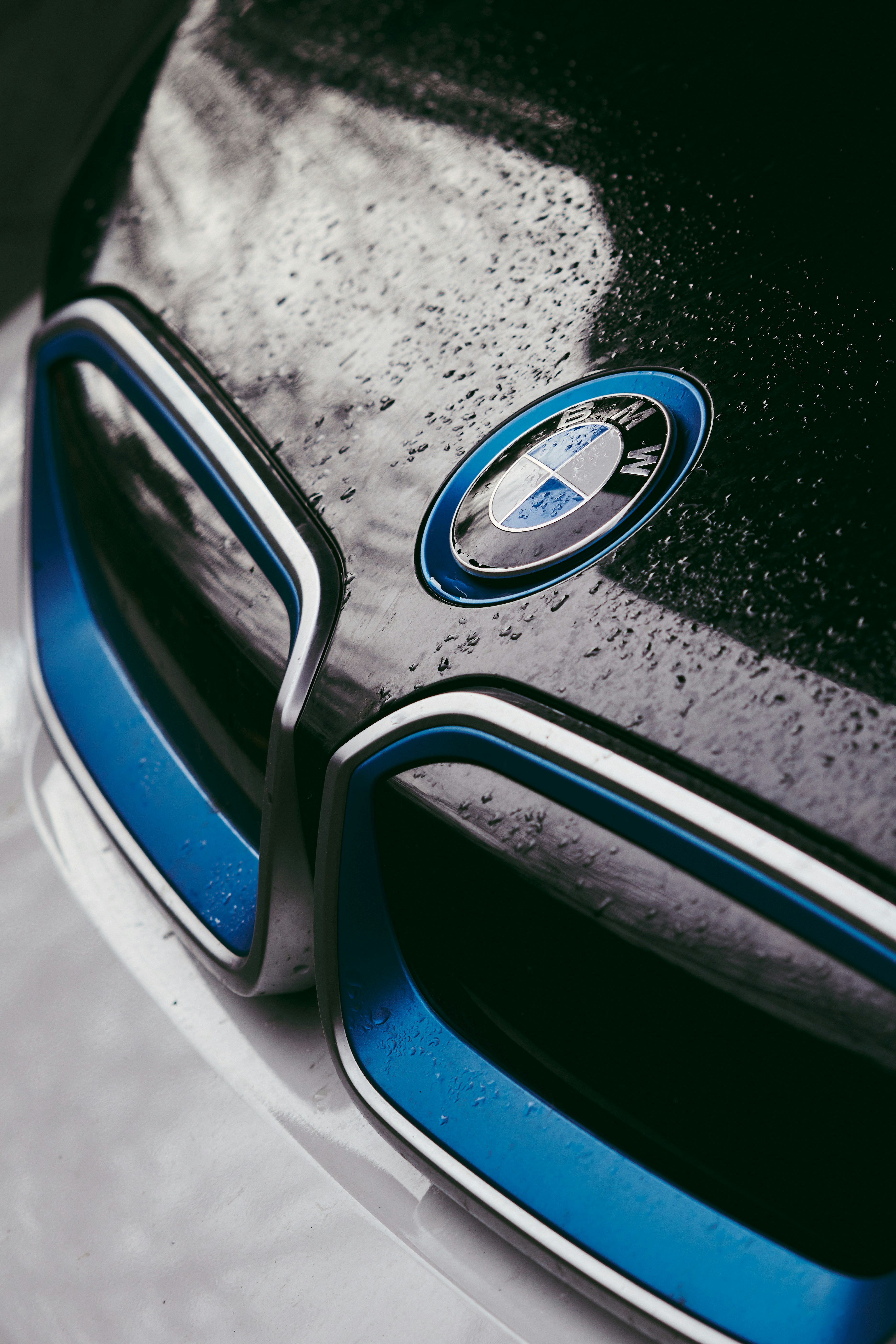 A close up of a car's front bumper photo – Free Car Image on Unsplash