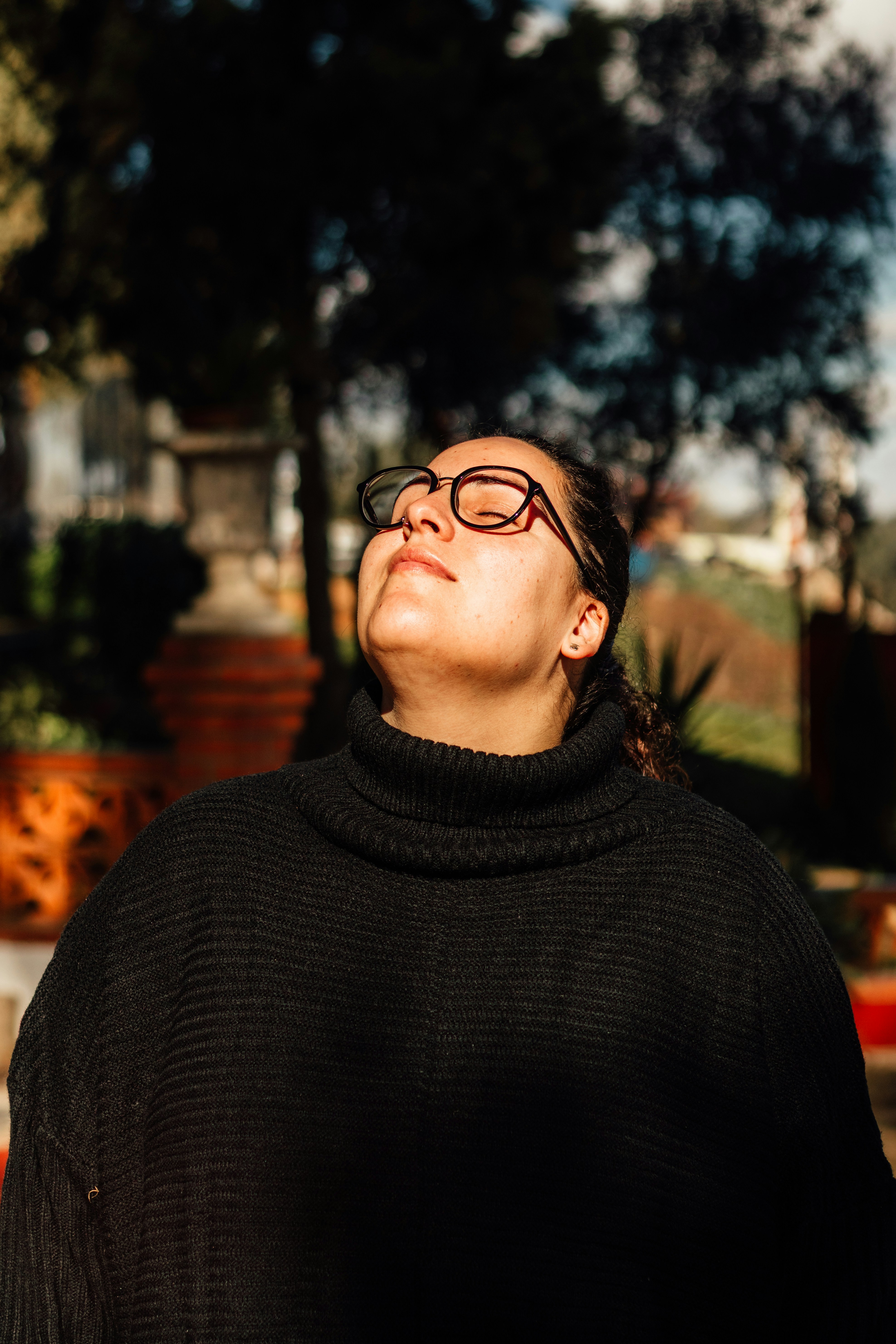 Foto Una persona con gafas – Imagen Cabeza gratis en Unsplash