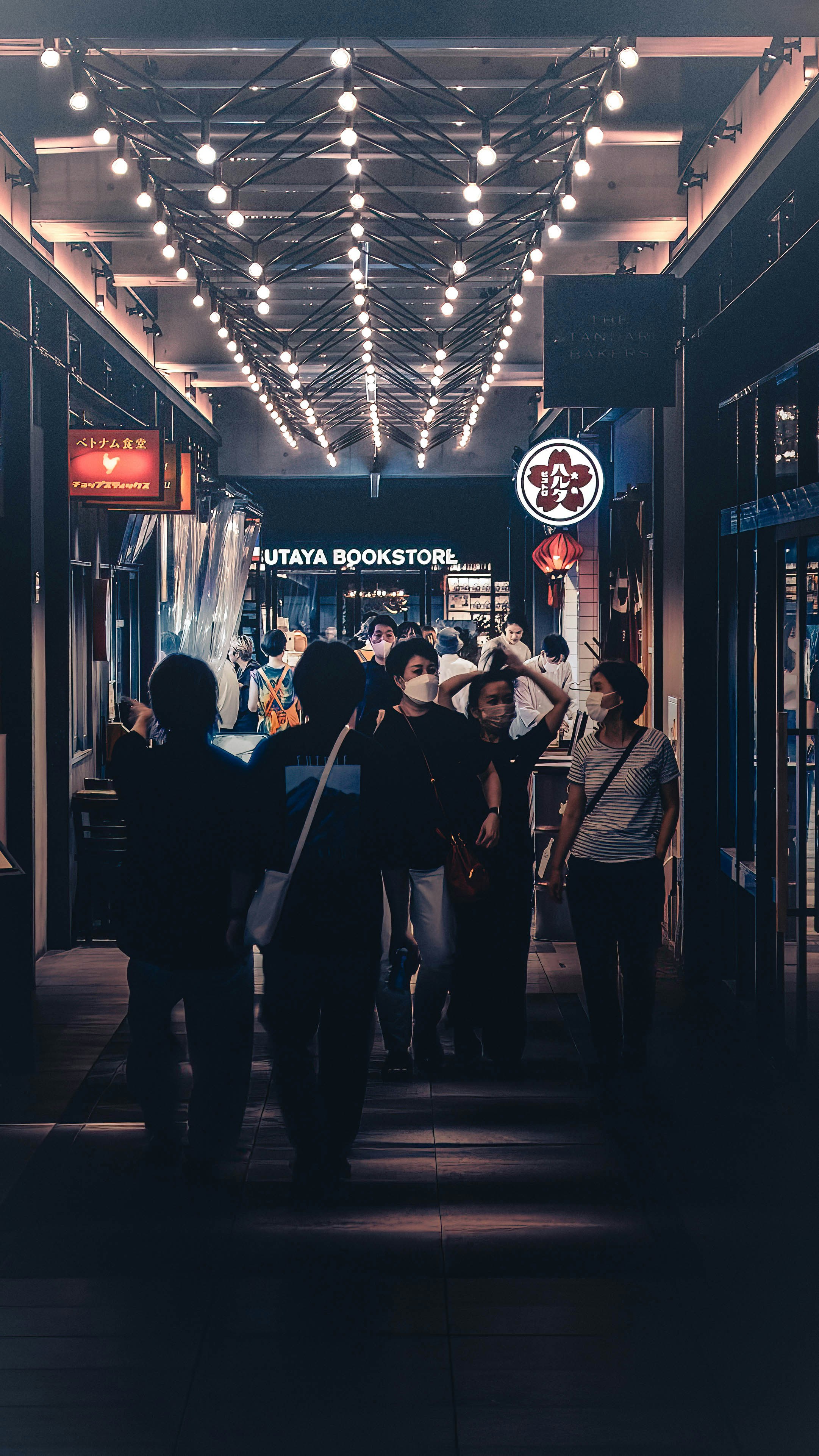 A group of people standing in a hallway photo – Free Shimo-kitazawa ...