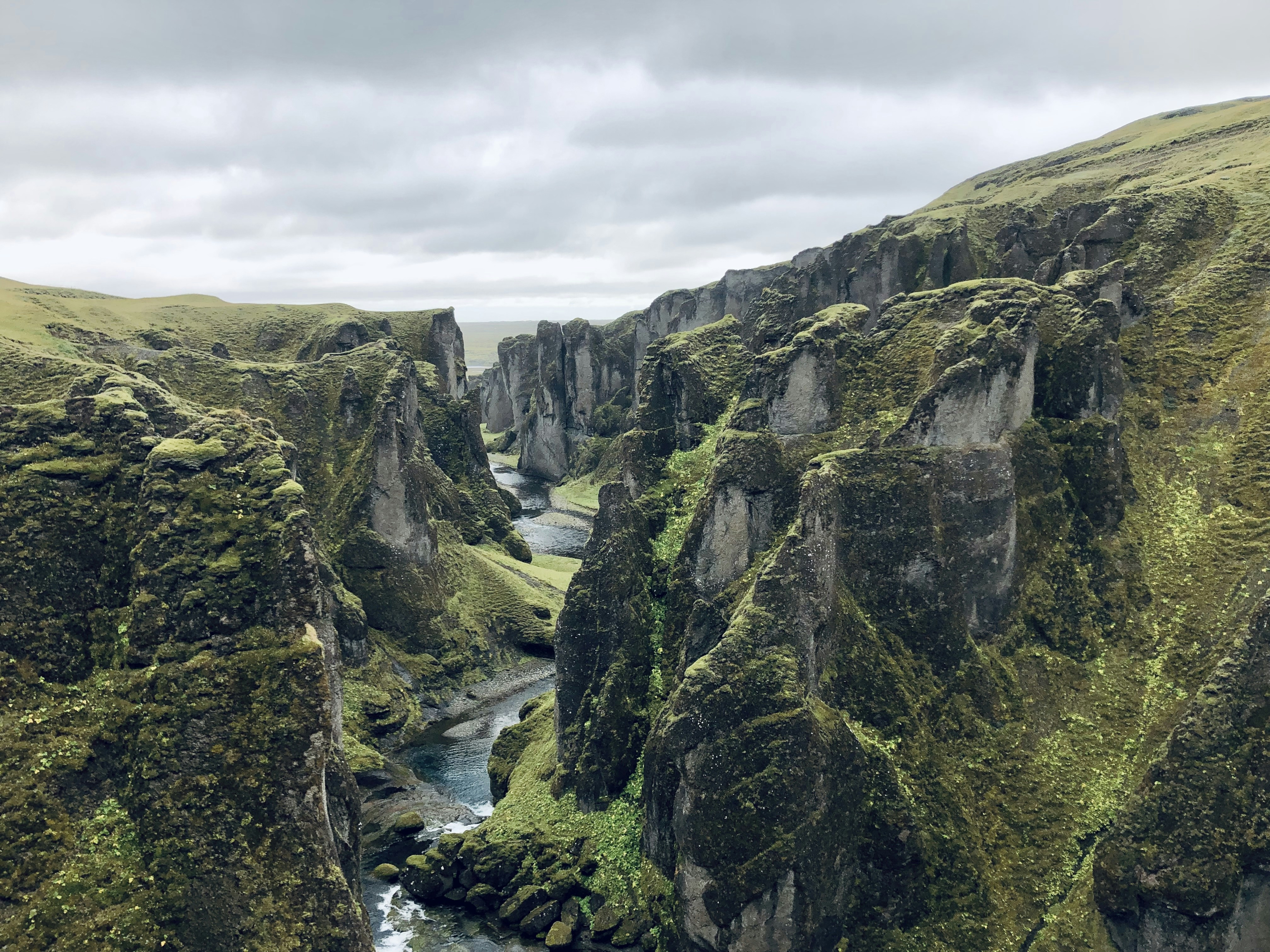 A rocky cliff side photo – Free Iceland Image on Unsplash