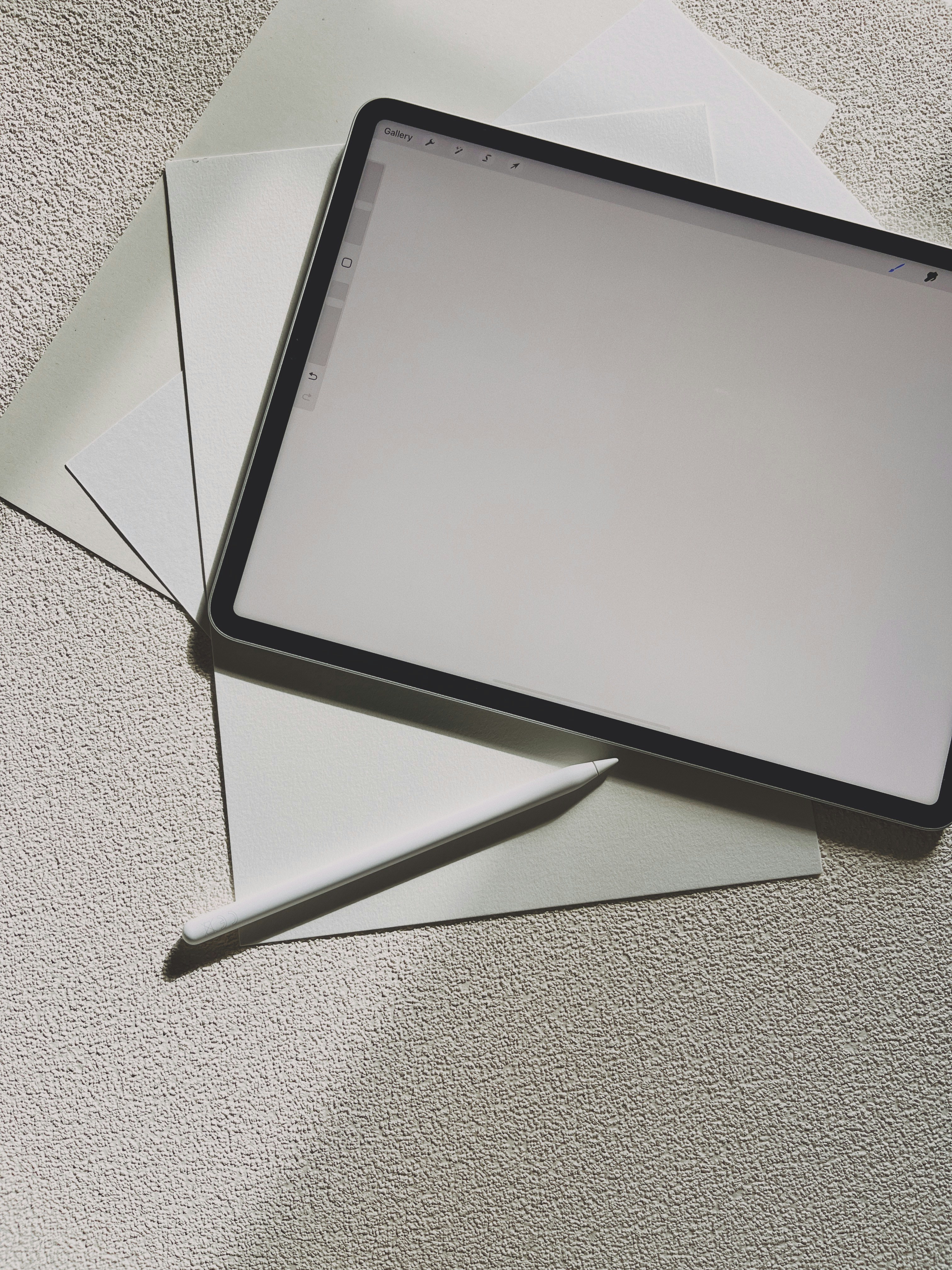 Une tablette sur une table photo – Photo Singapour Gratuite sur Unsplash