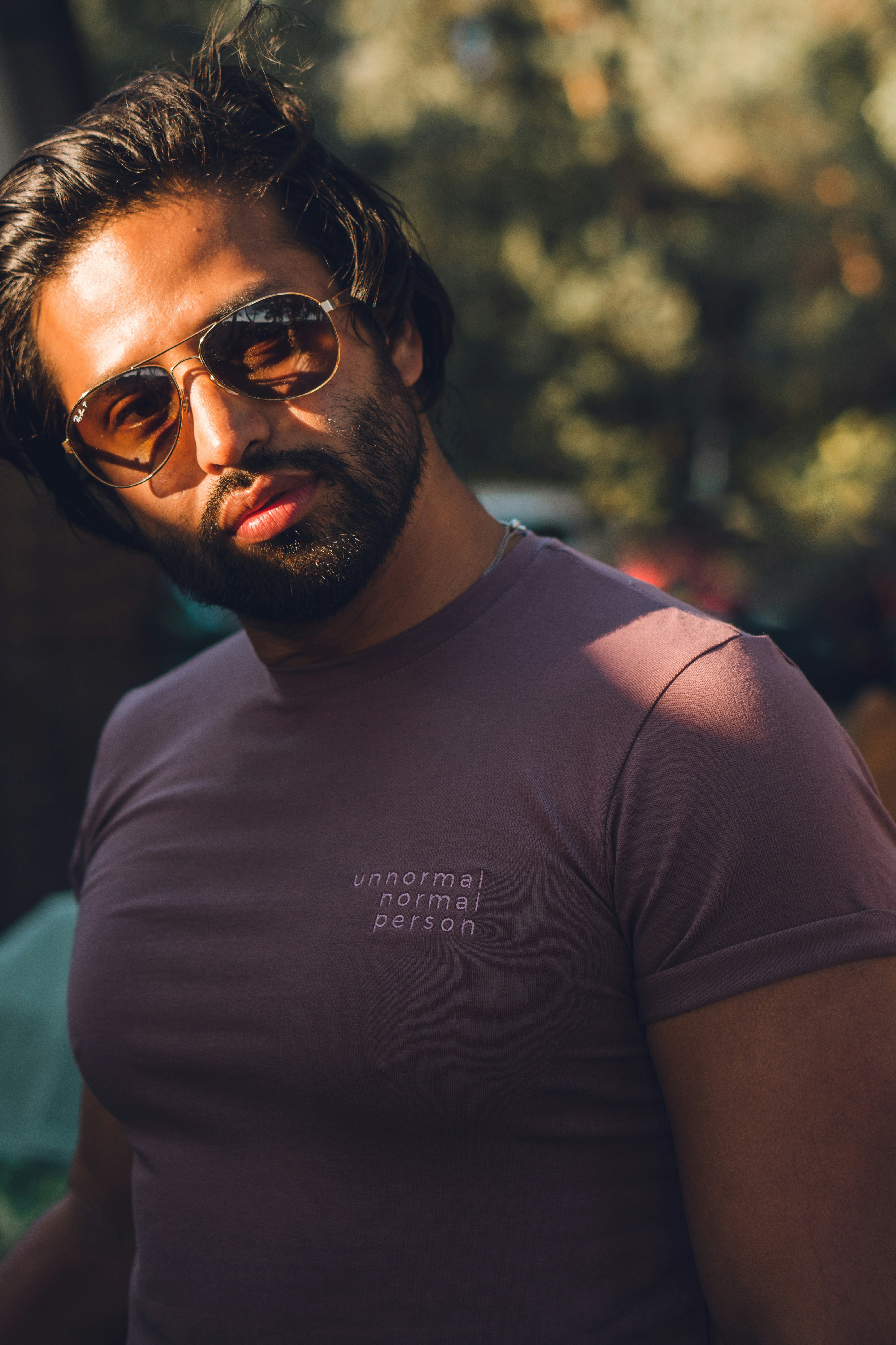 Un hombre con gafas de sol foto – Imagen de Hombre gratuita en Unsplash