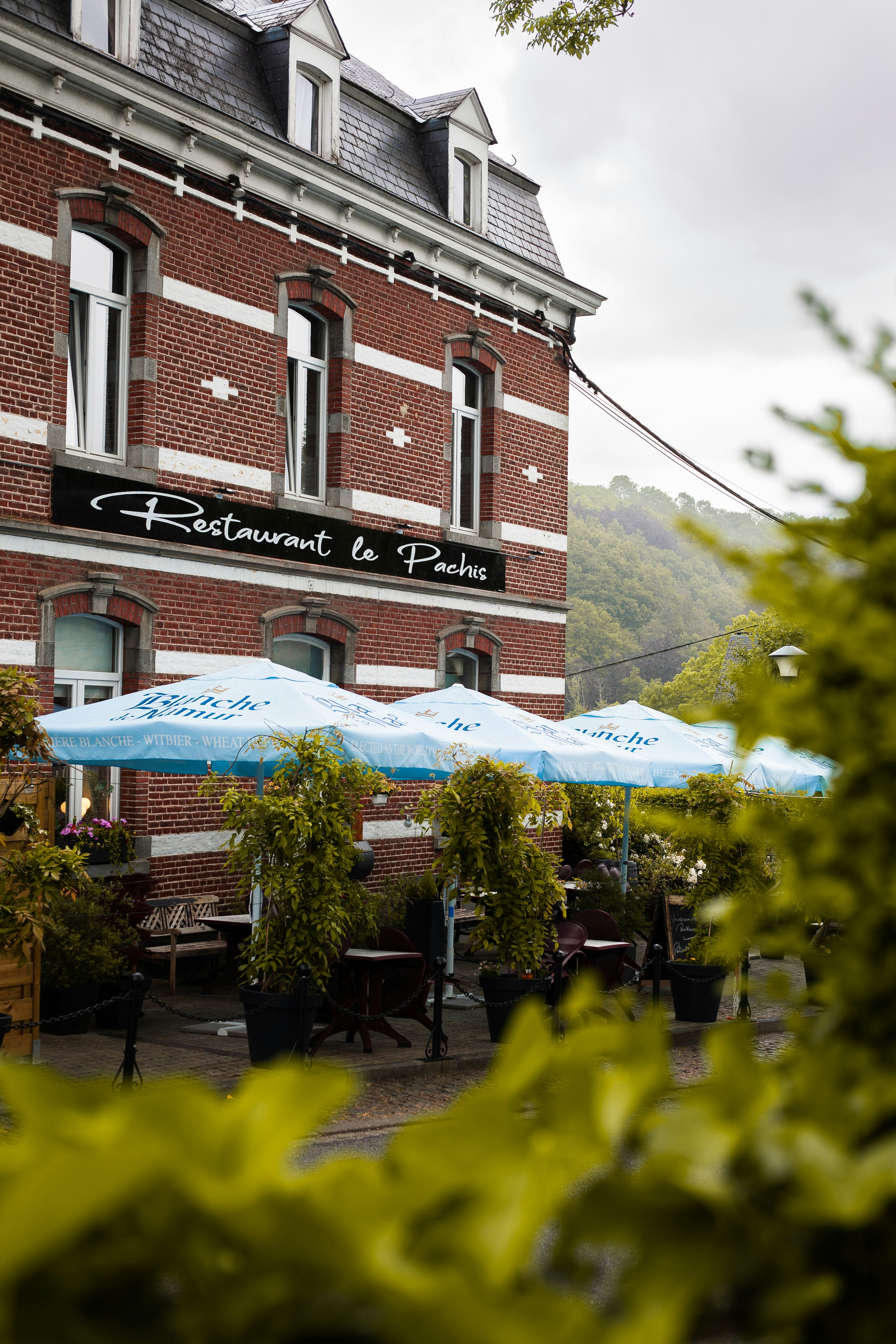 Restaurant Le Pachis: Outdoor Terrace Under Pale Blue Canopies
