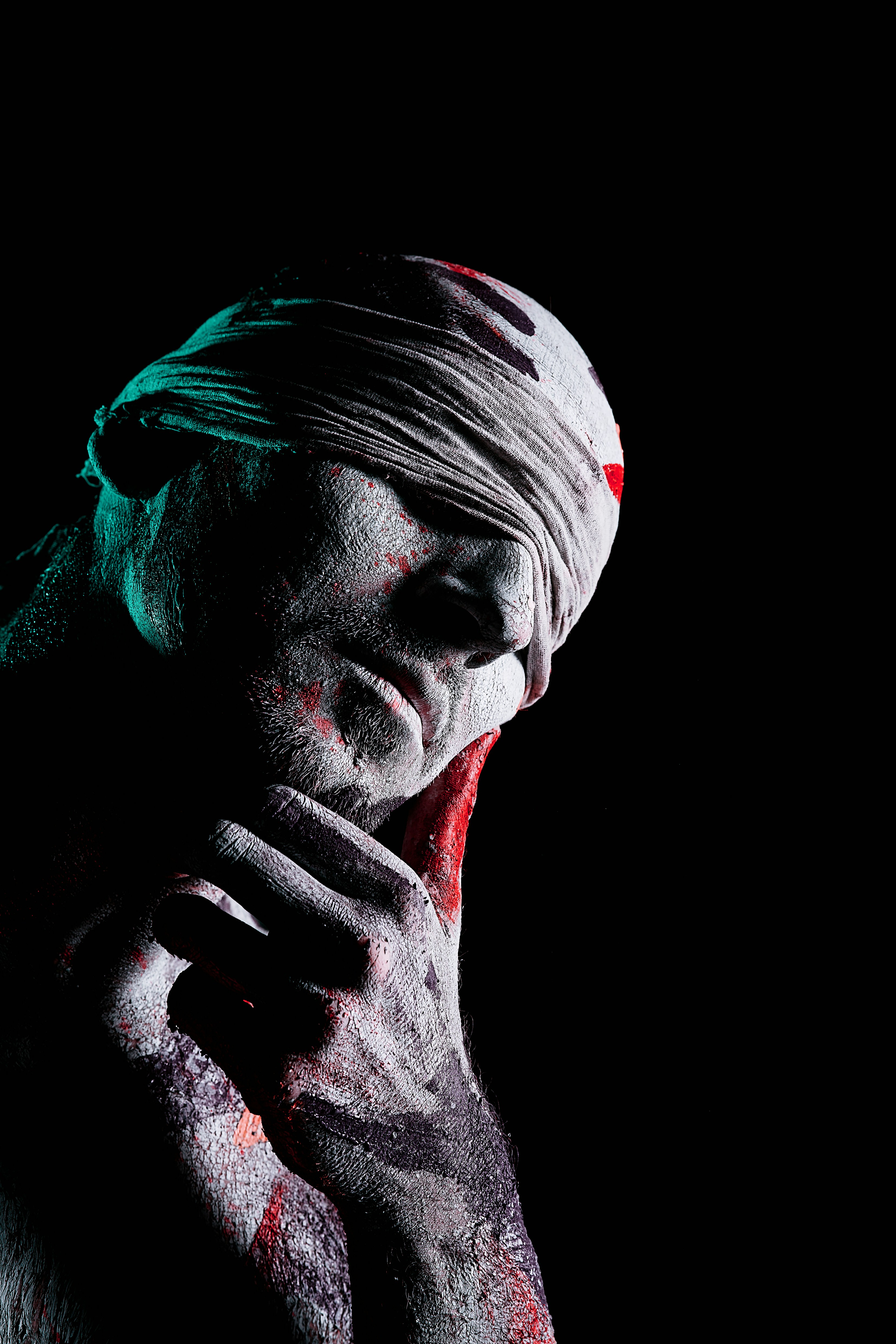 Neon Echoes on a Silent Mask in Half-Light