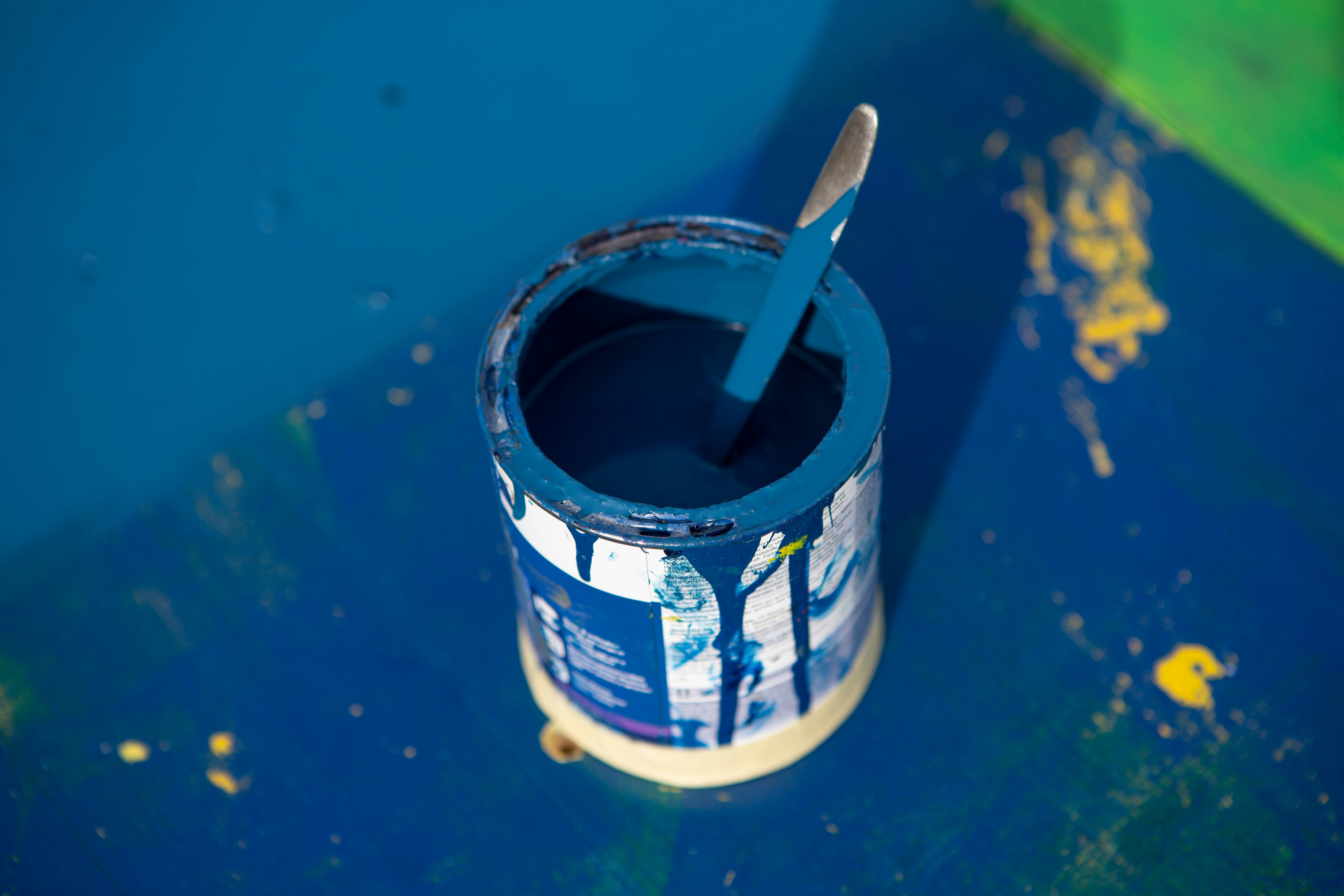 A blue paint can with a brush in it photo – Free Tape Image on Unsplash