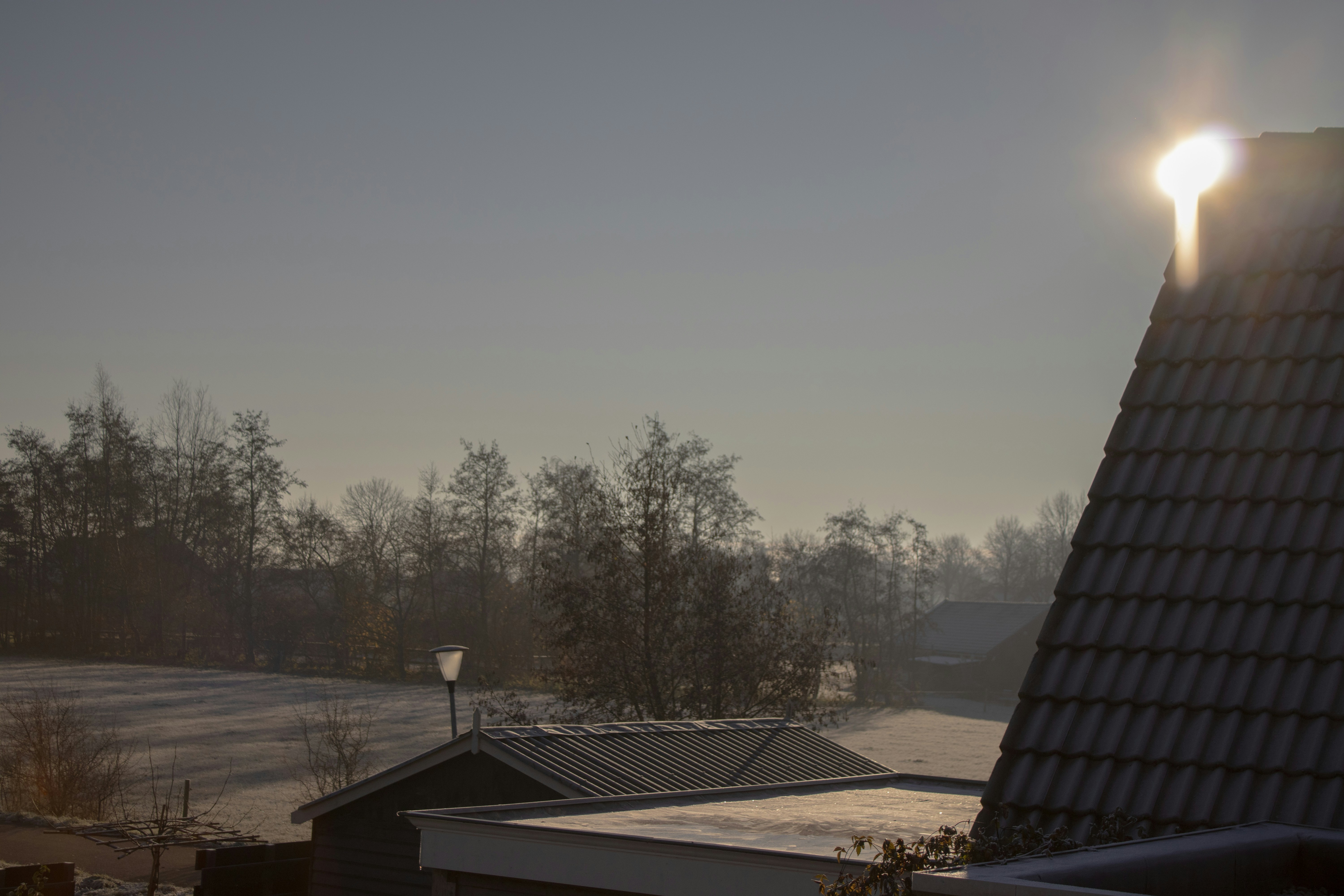 The sun shines brightly on the roof of a house photo – Free Waarland ...