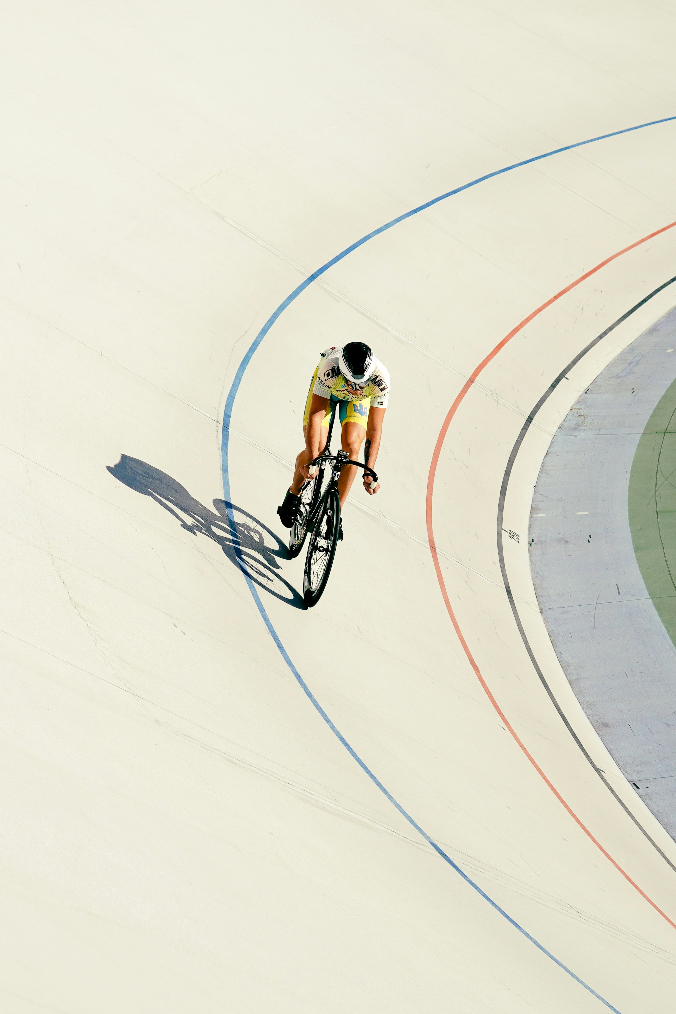A person riding a bike on a track photo – Free Kyiv Image on Unsplash