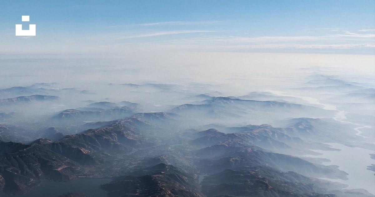 비행기에서 바라본 산맥 풍경 사진 Unsplash의 무료 자연 이미지