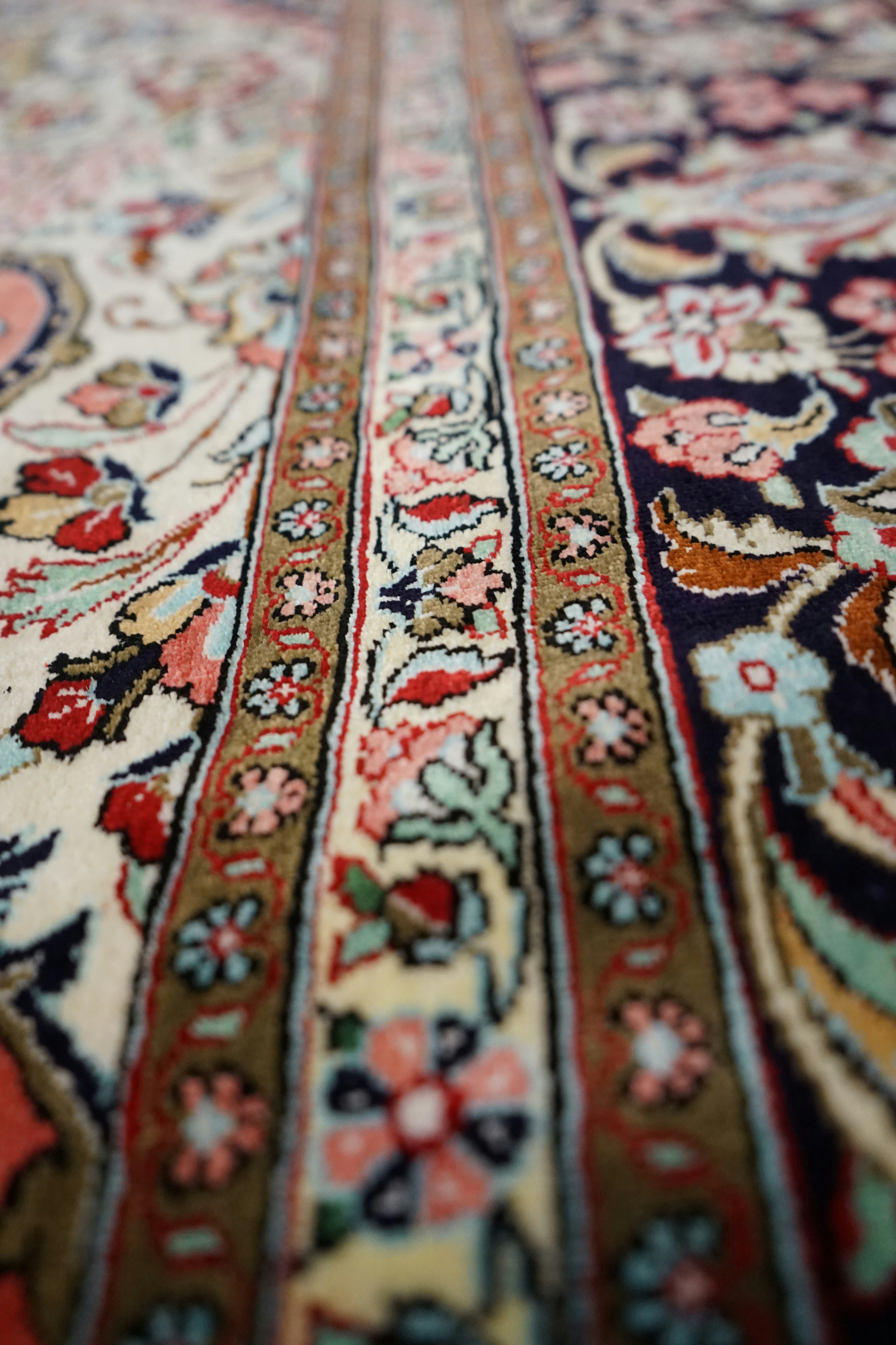 A close up of a rug with a pattern on it photo – Free Rug Image on Unsplash