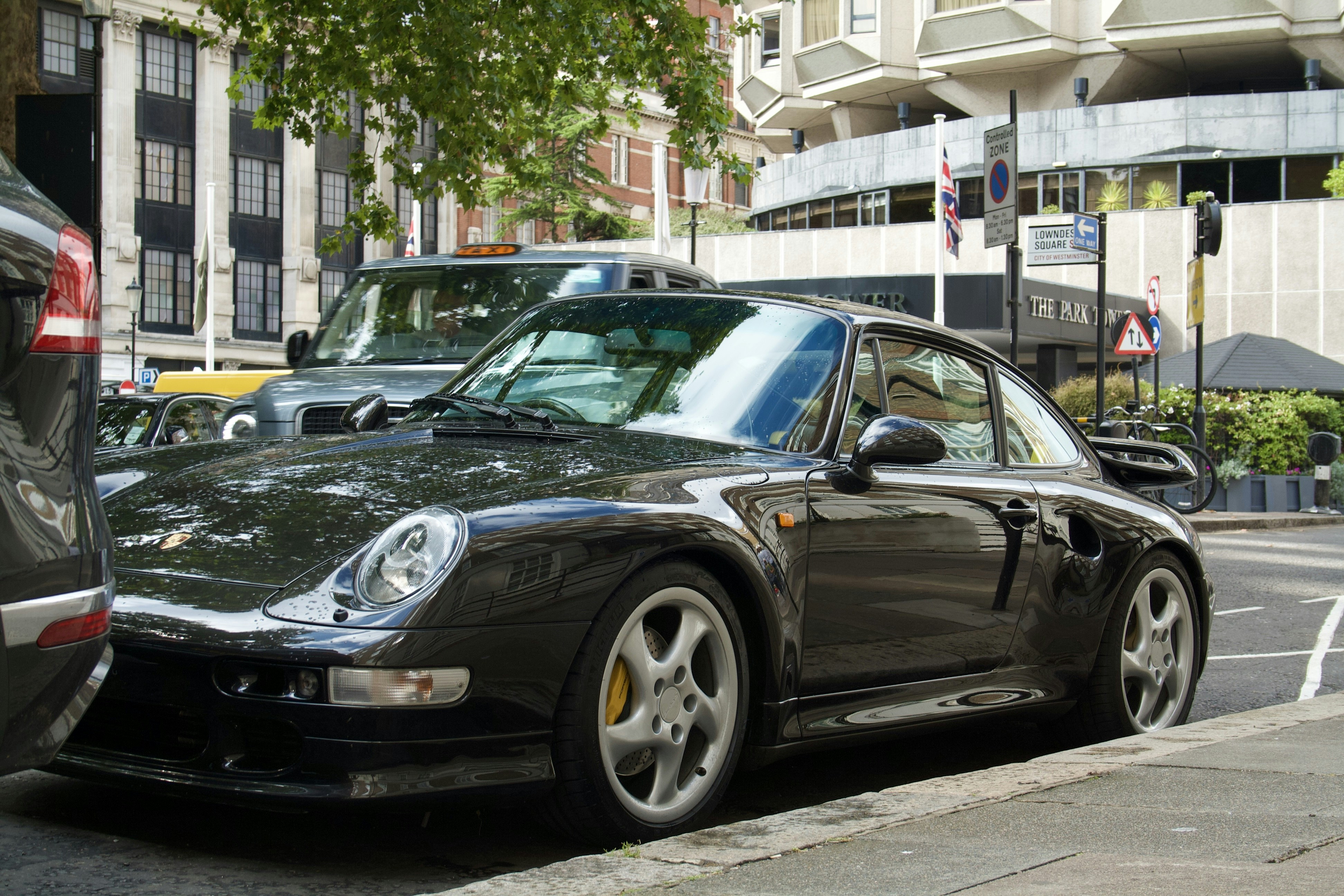 Urban Elegance: A Timeless Classic Among Modernity