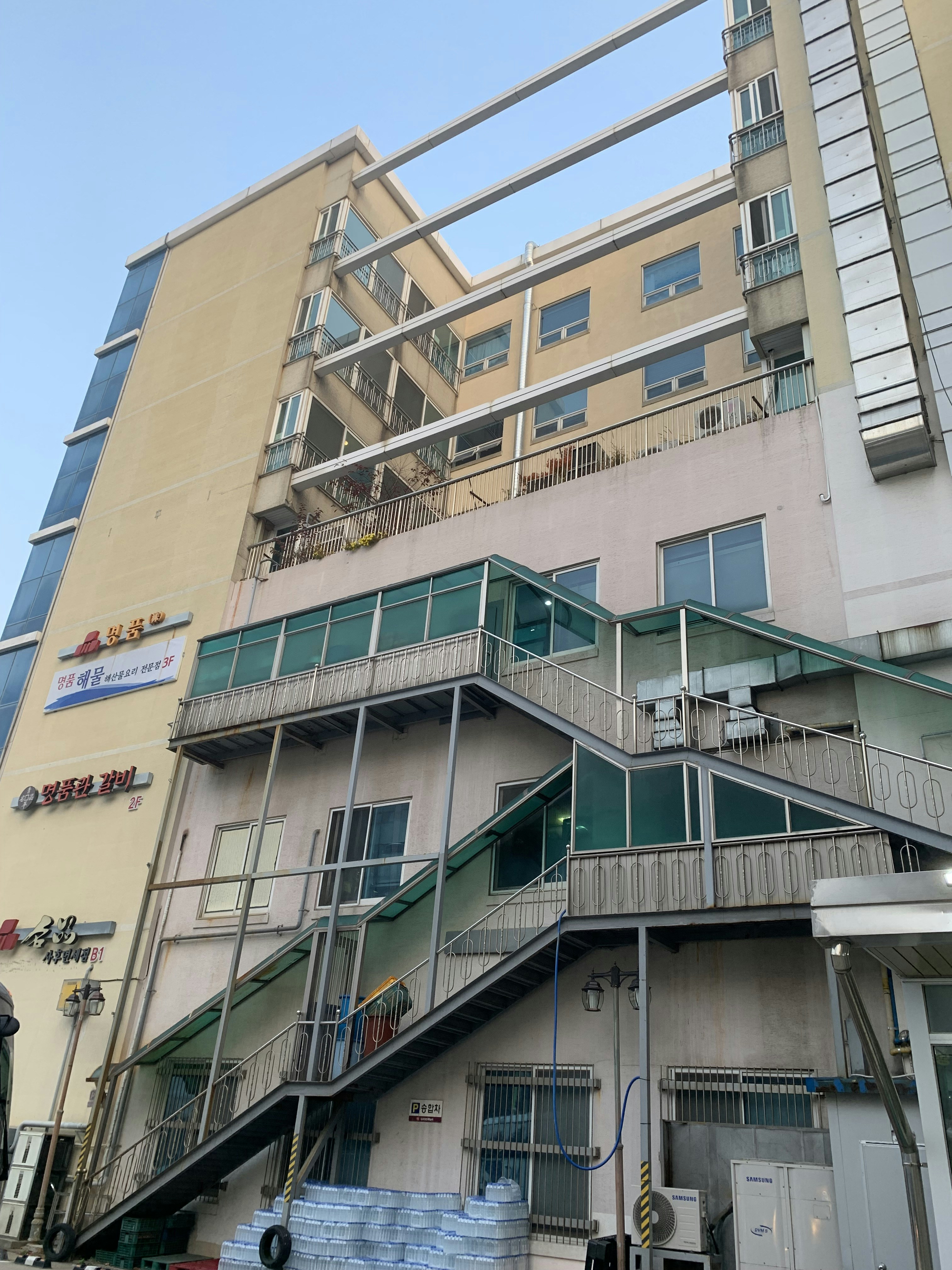 A large building with a bunch of stairs going up it photo – Free ...