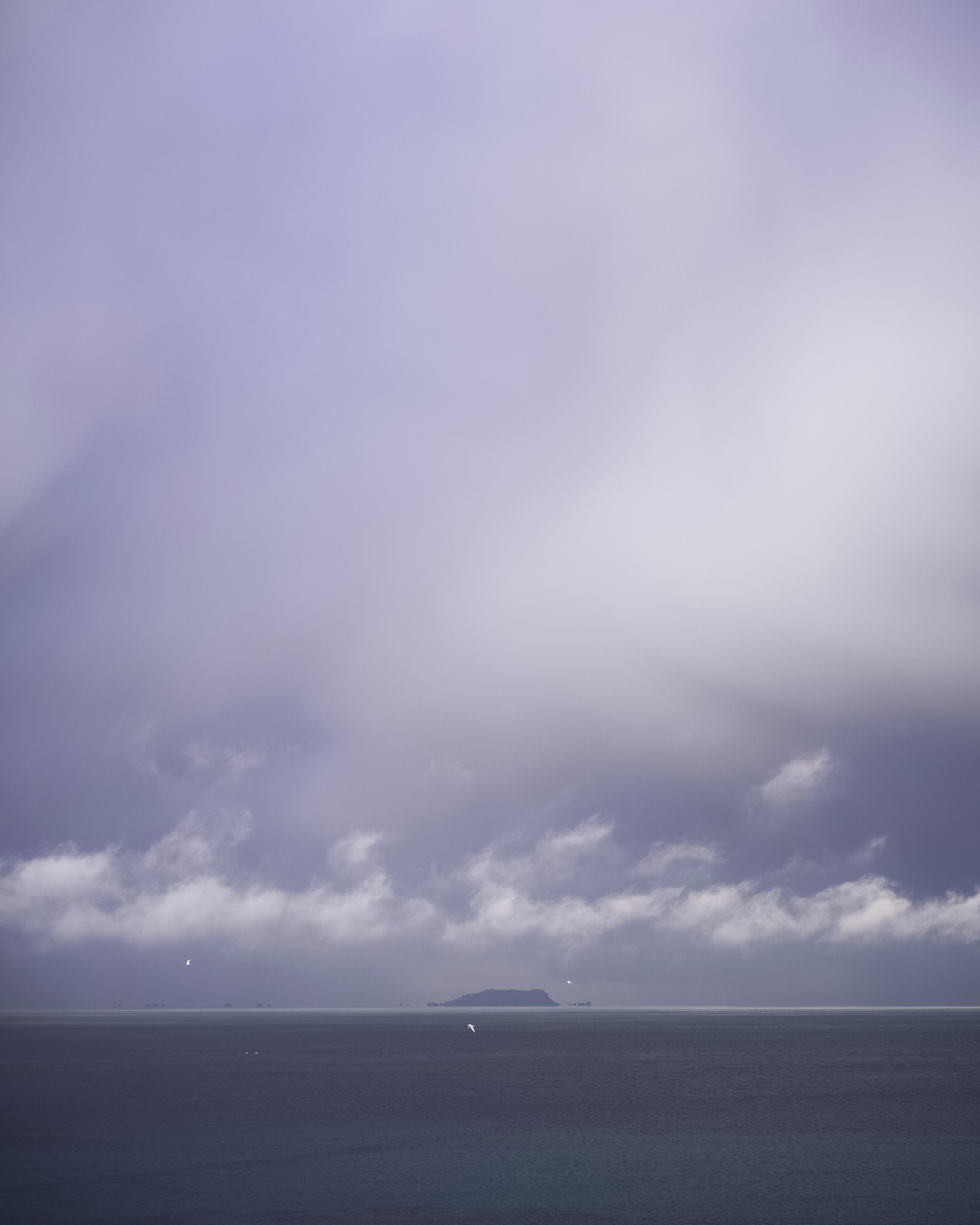 A large body of water under a cloudy sky photo – Free Sky Image on Unsplash