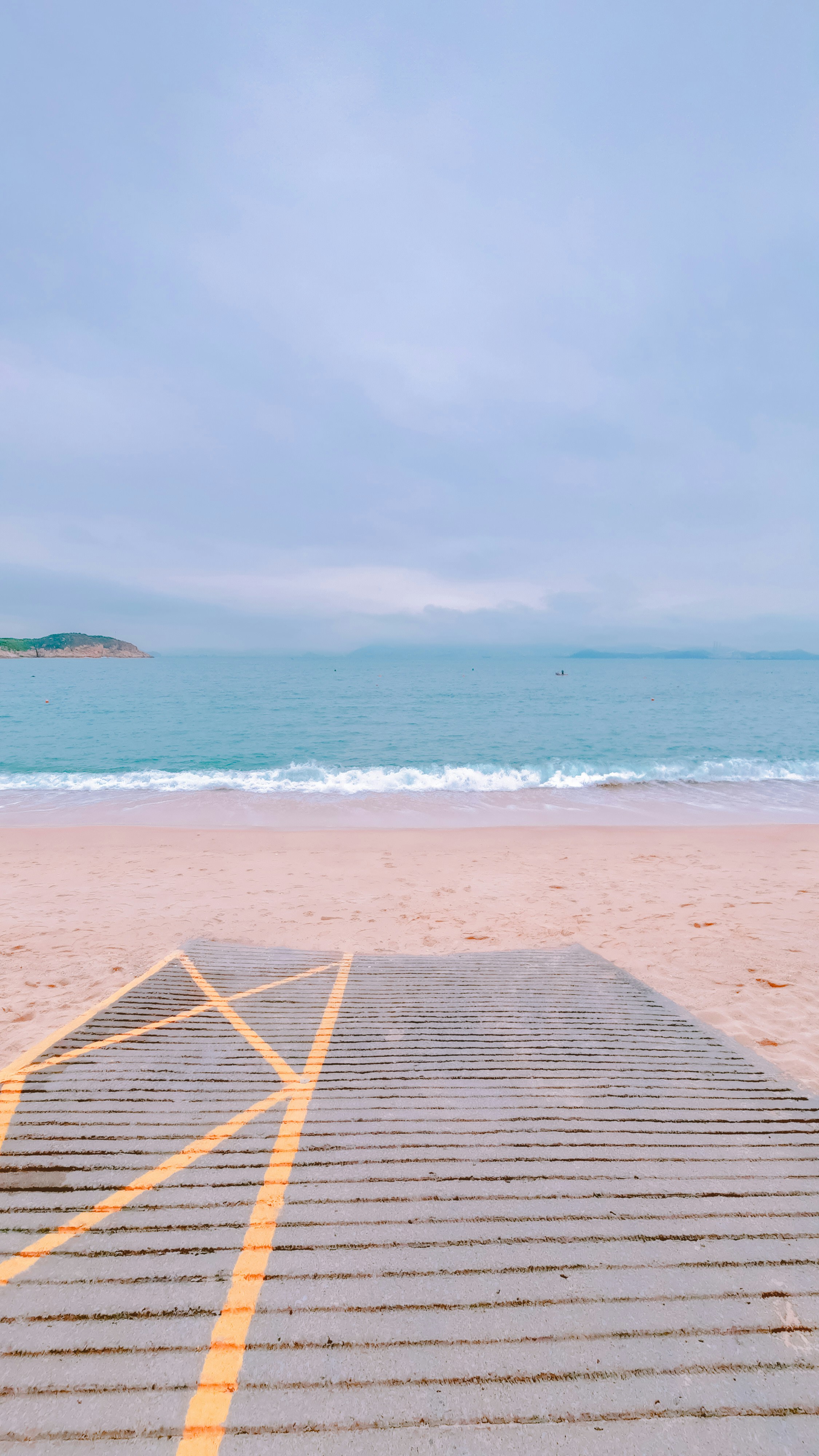 Converging Lines to the Calm: A Beachwalk Leads the Eye