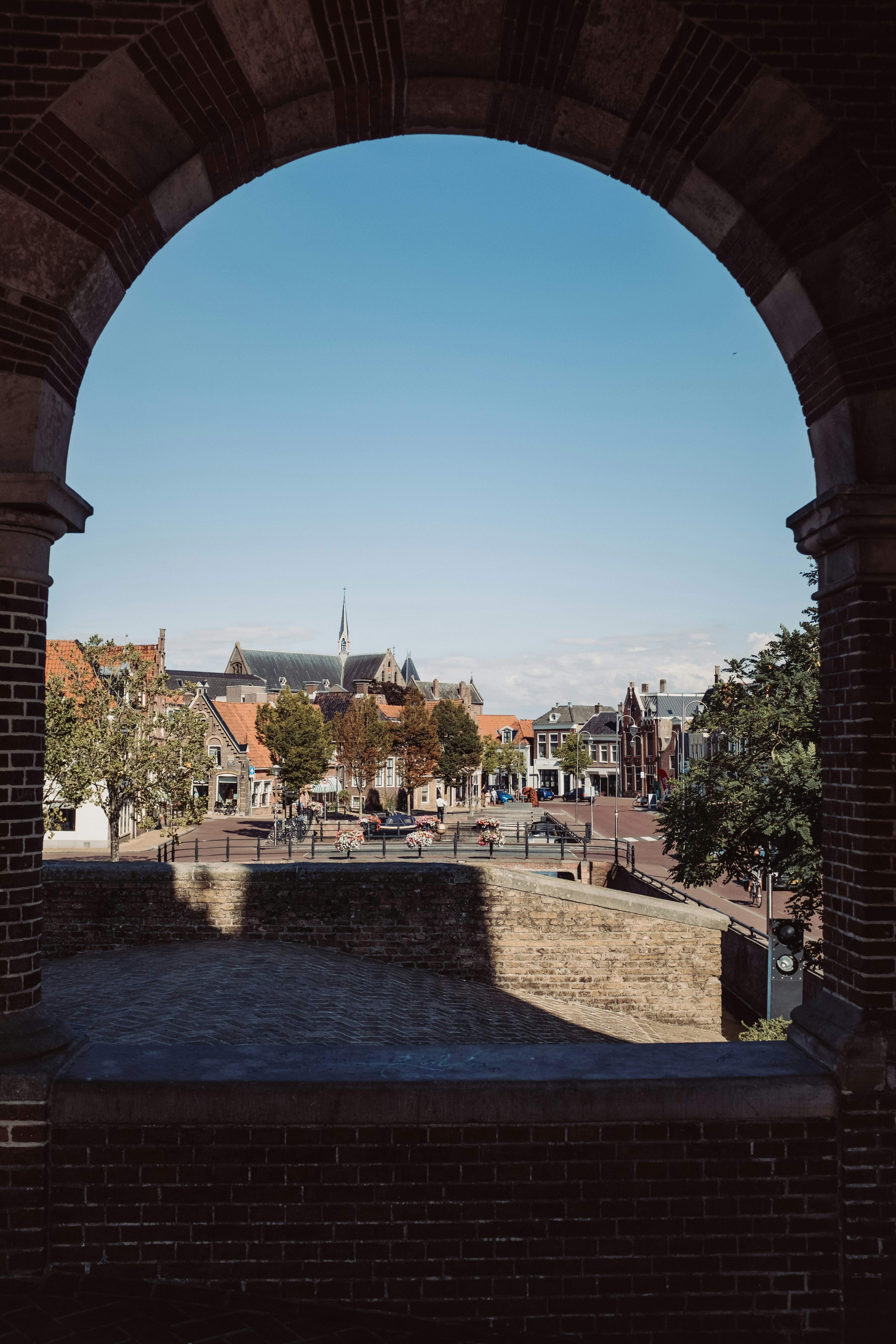 A view of a city through an archway photo – Free Sneek Image on Unsplash