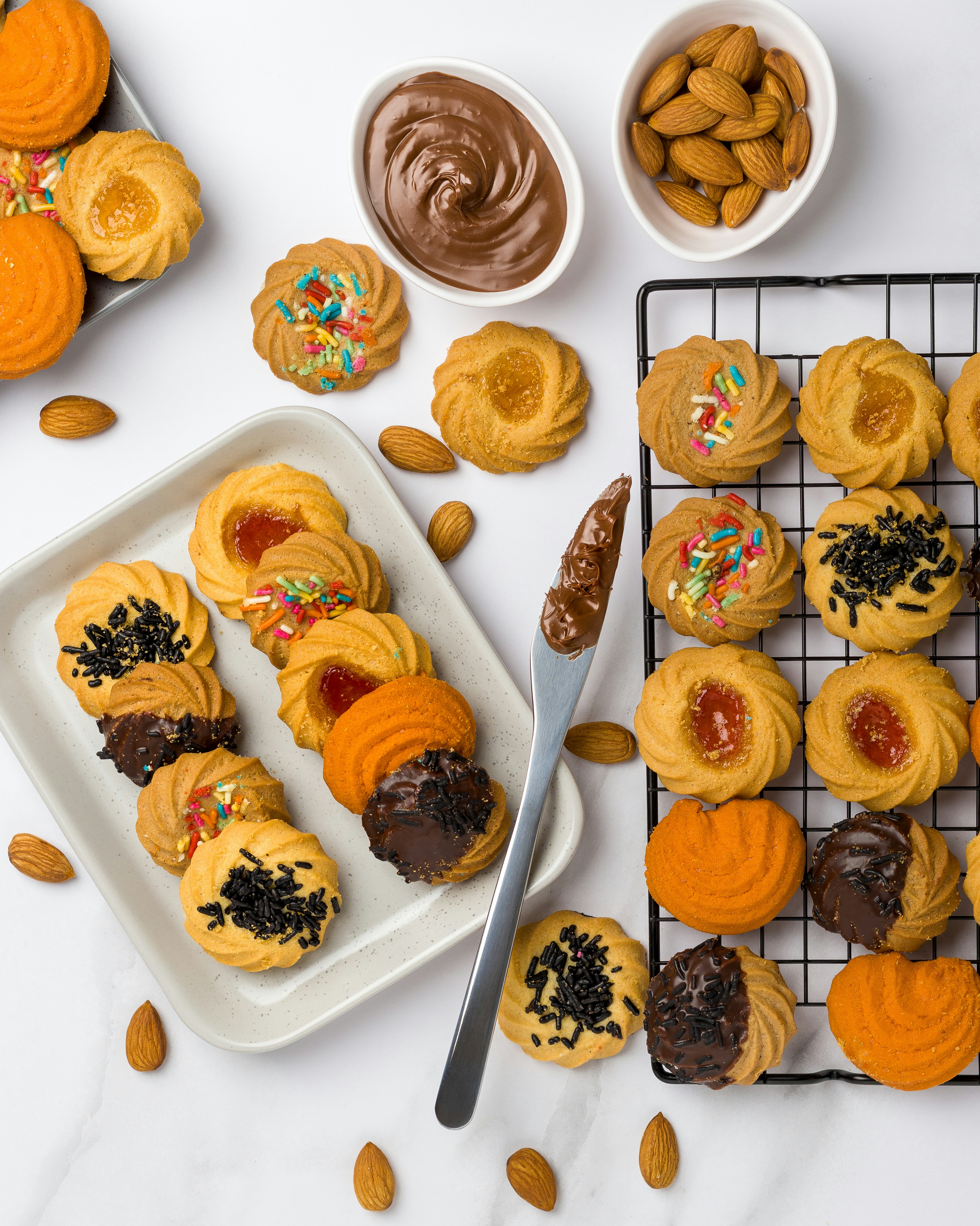 Foto zum Thema Ein Tisch mit Keksen und anderen Desserts – Kostenloses Bild zu Essen auf Unsplash