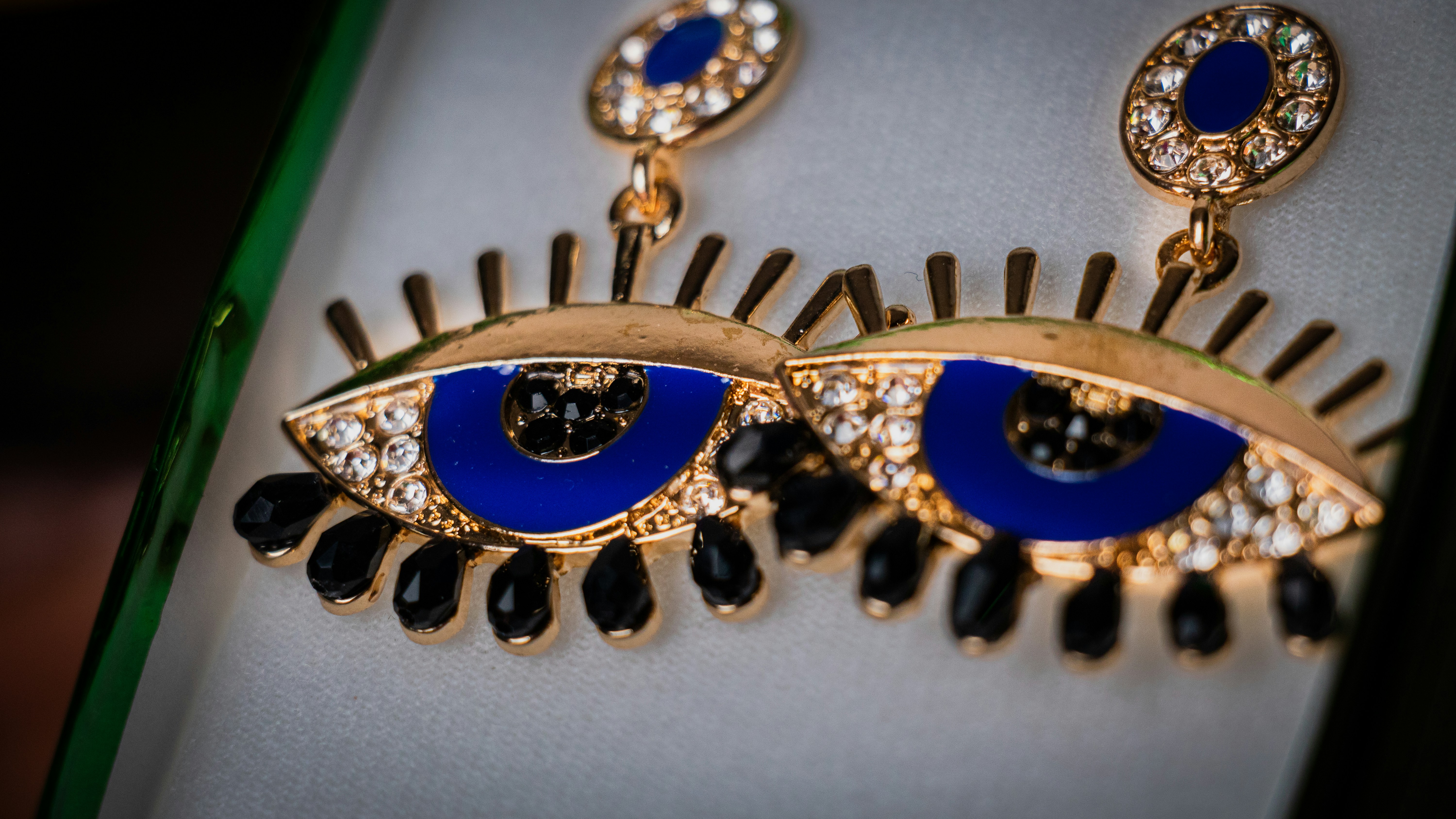 Gilded Gaze: Blue-Enamel Eyelashes Adorned with Diamond Fringe