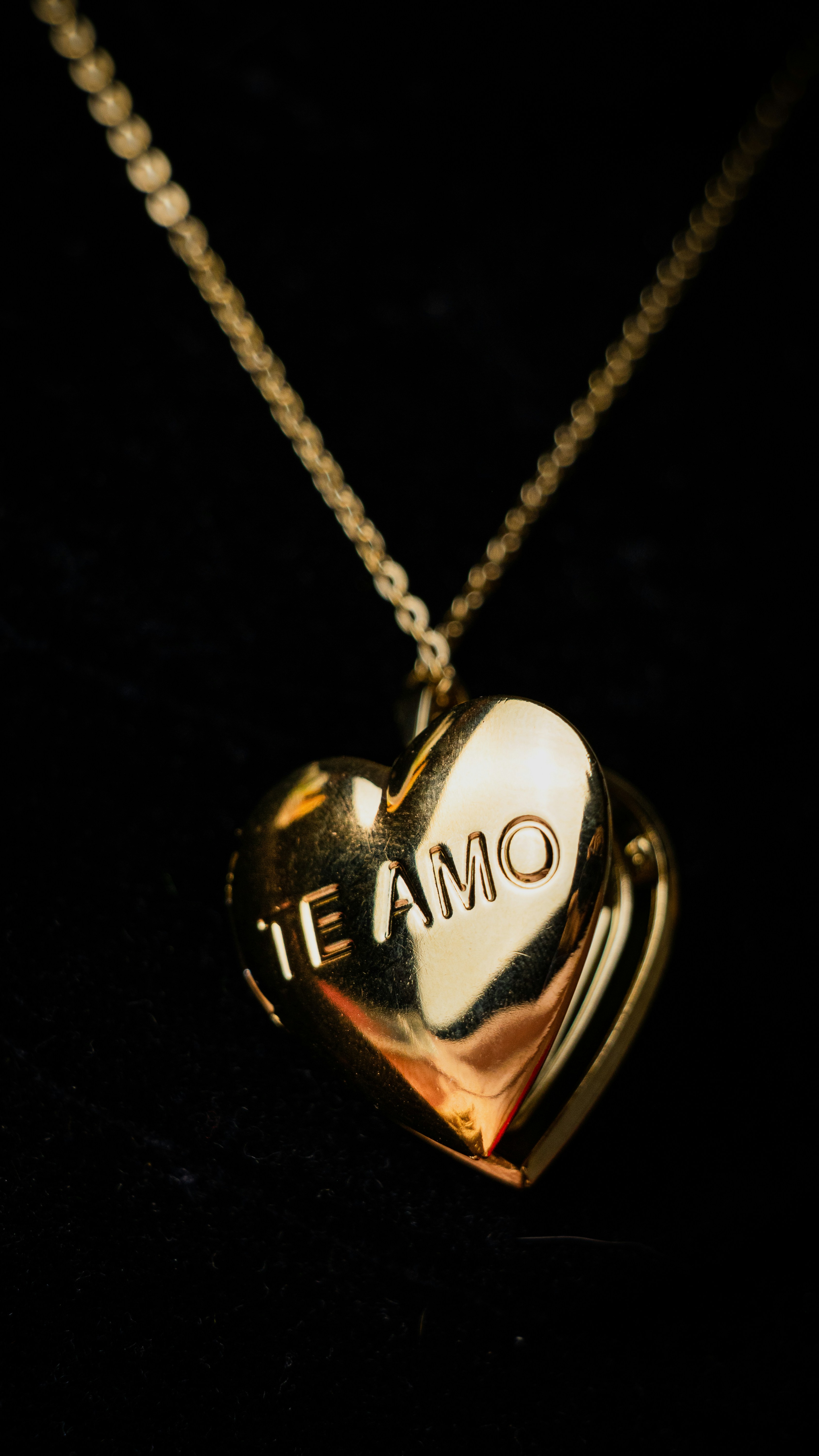 A heart shaped necklace with the word emo written on it photo – Free ...