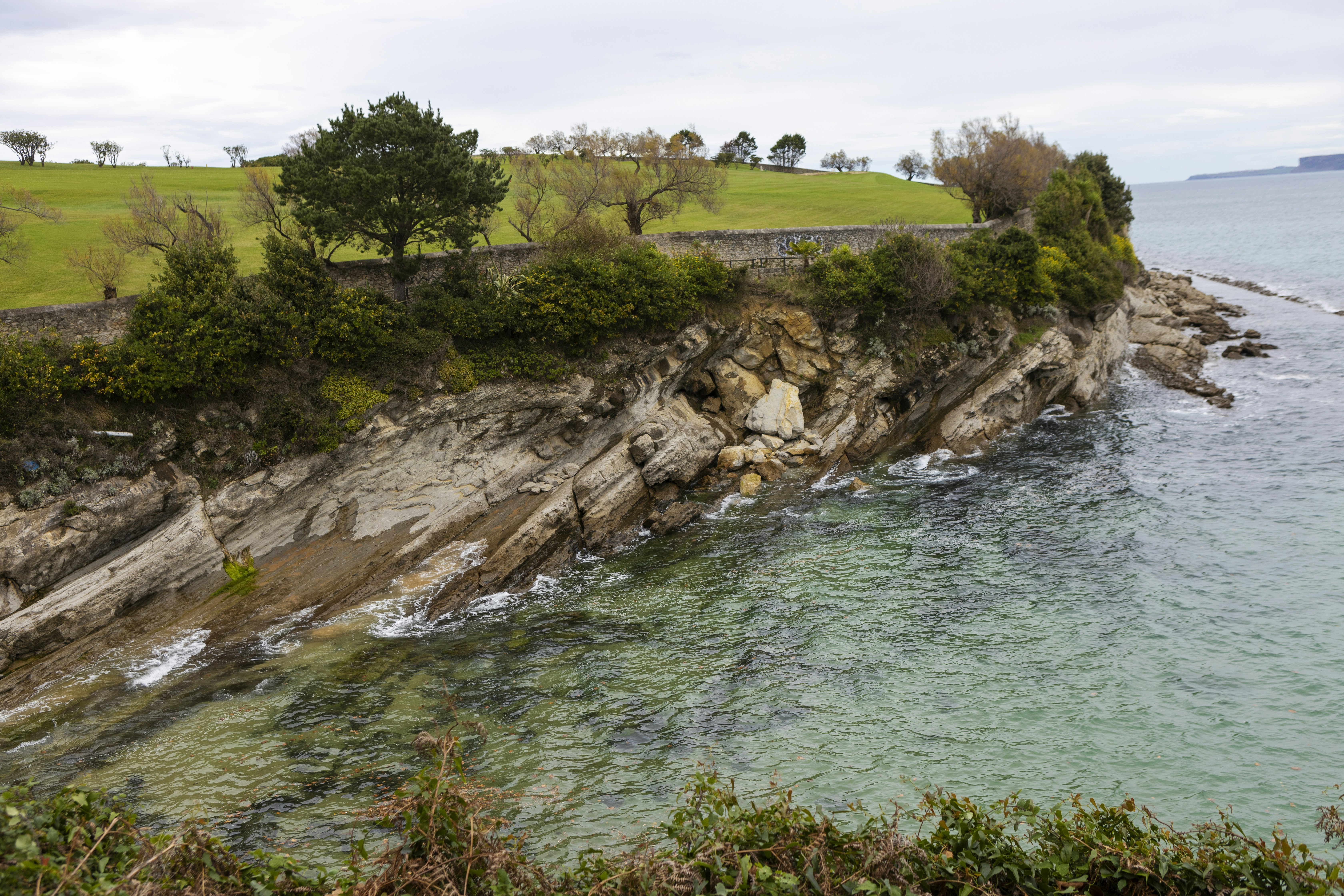A view of the ocean from a cliff photo – Free Nature Image on Unsplash