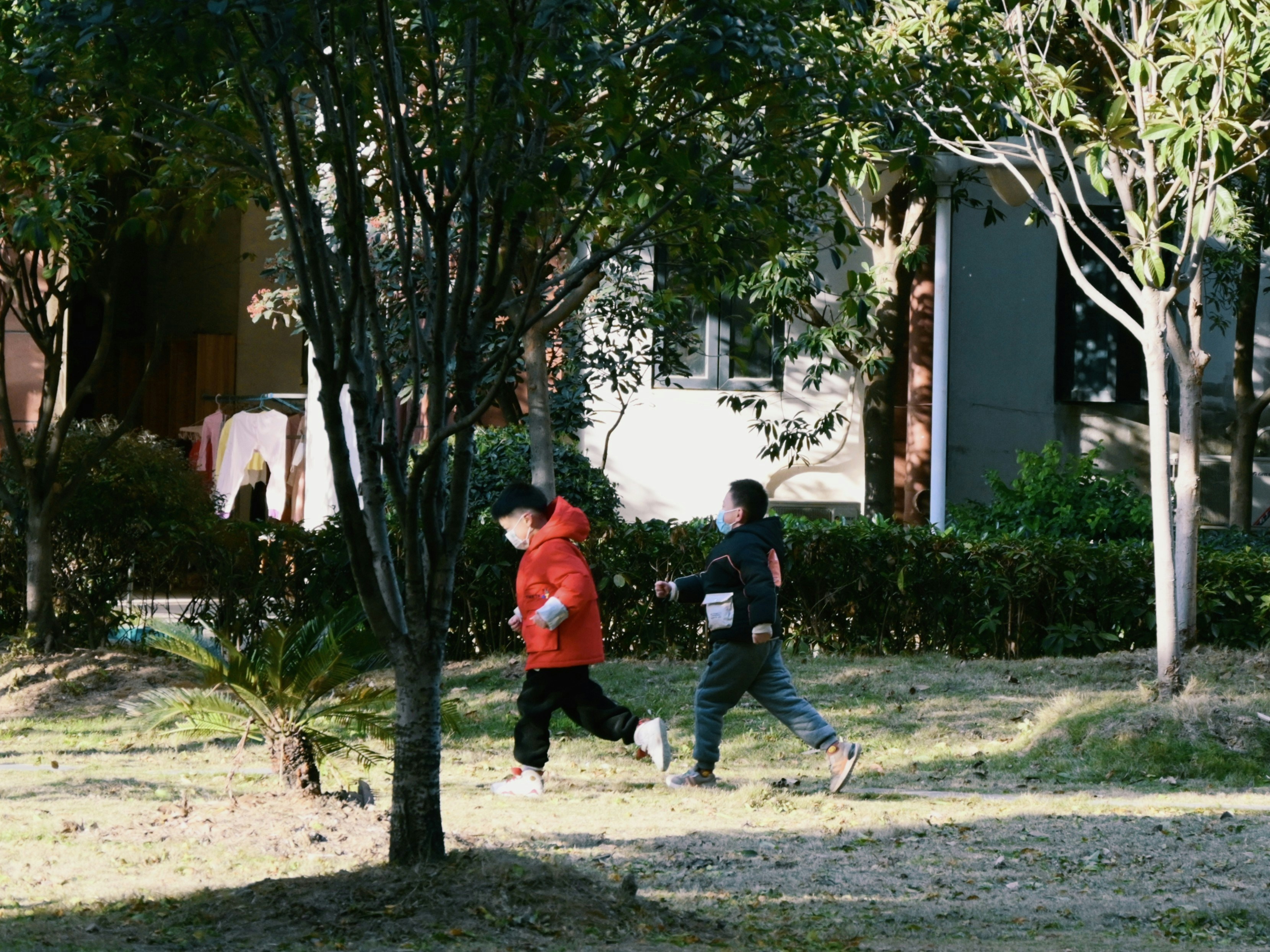 Red-Jacket Sprint Through a Sunlit Courtyard