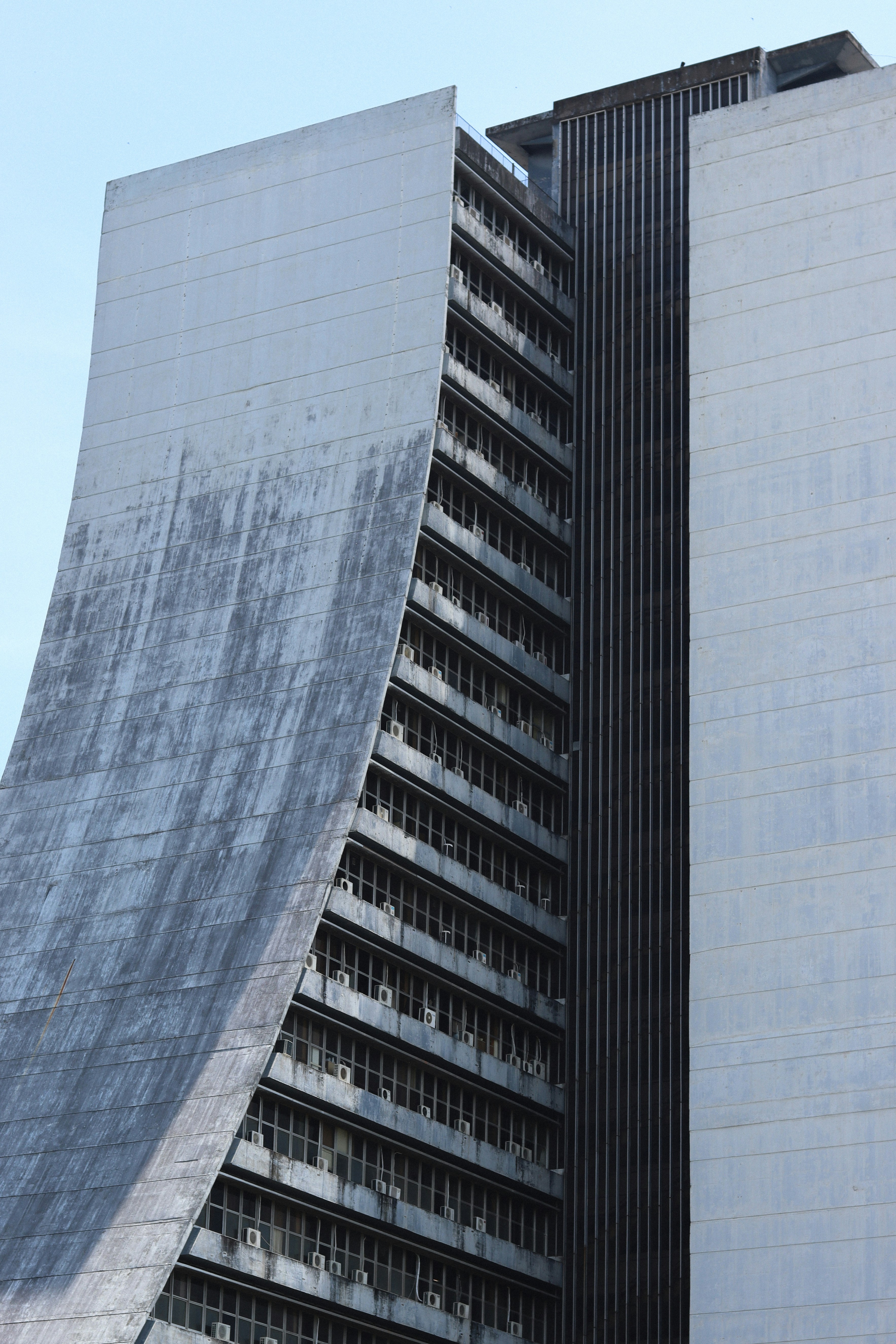 A very tall building with a curved roof photo – Free Postmodernism ...