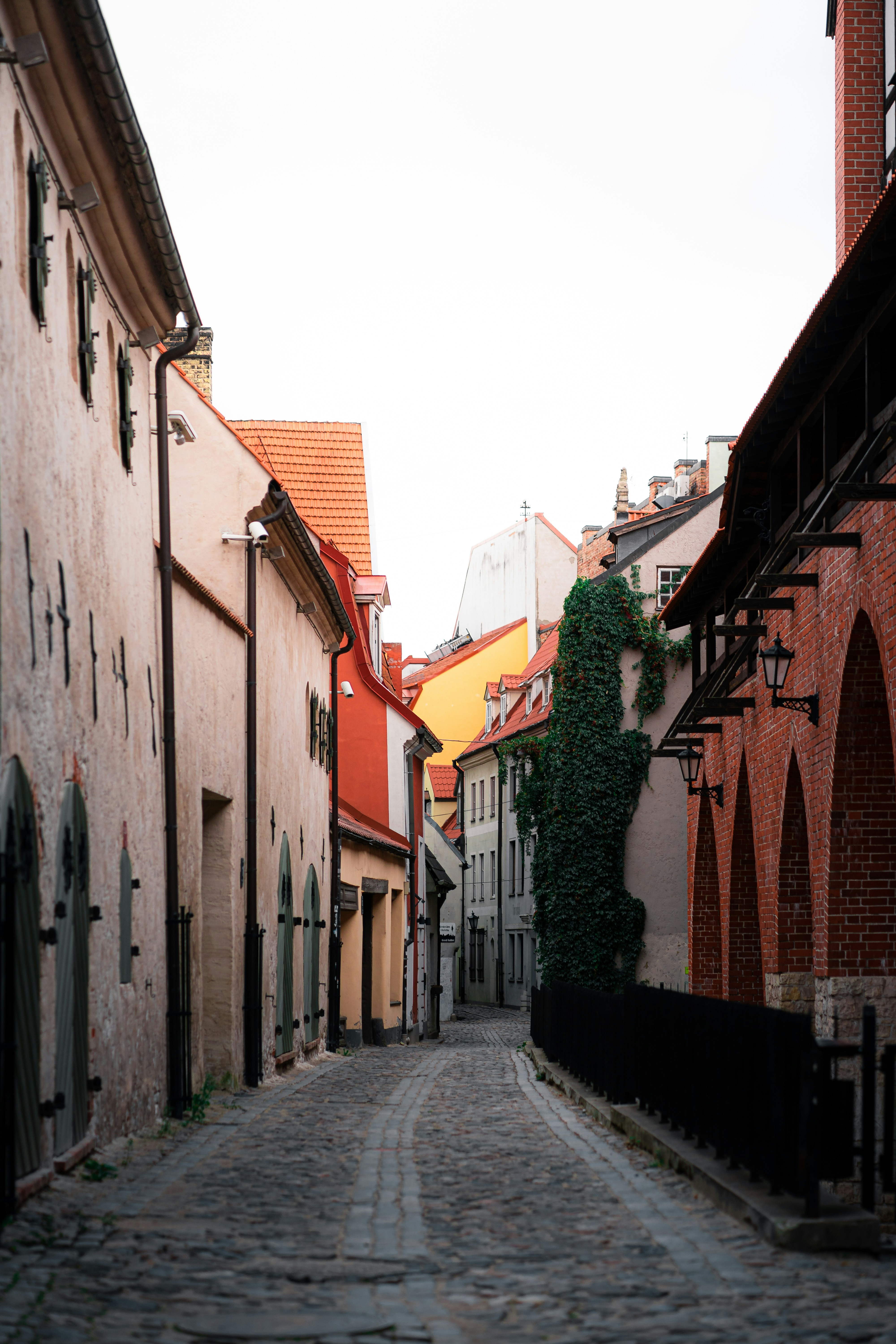 A cobblestone street in a european city photo – Free Riga Image on Unsplash